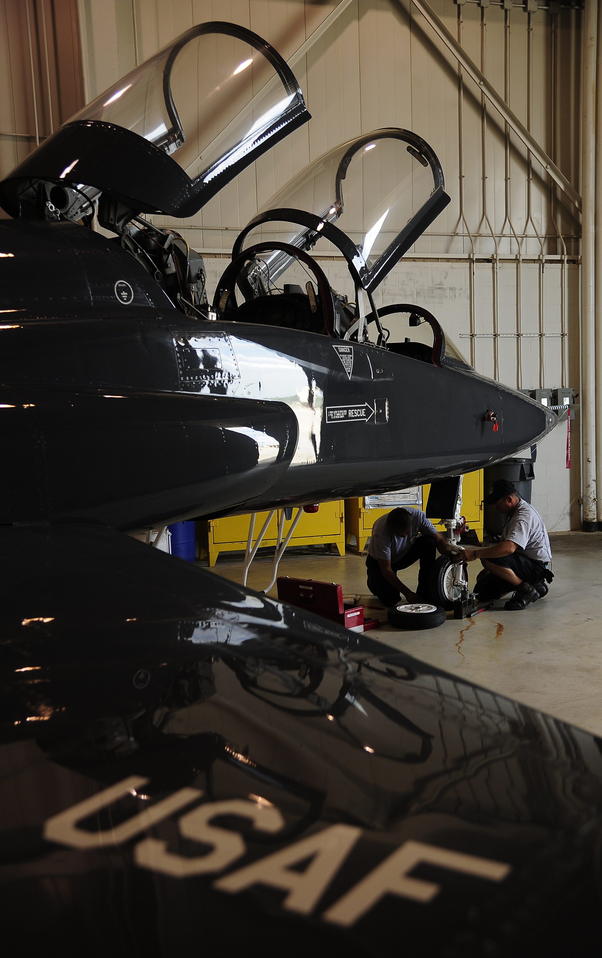 Talon postflight inspection keeps the sky safe > Whiteman Air Force ...