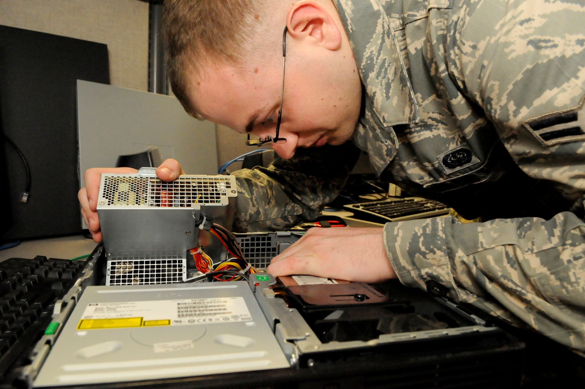 18th CS keeps Kadena connected > Kadena Air Base > News