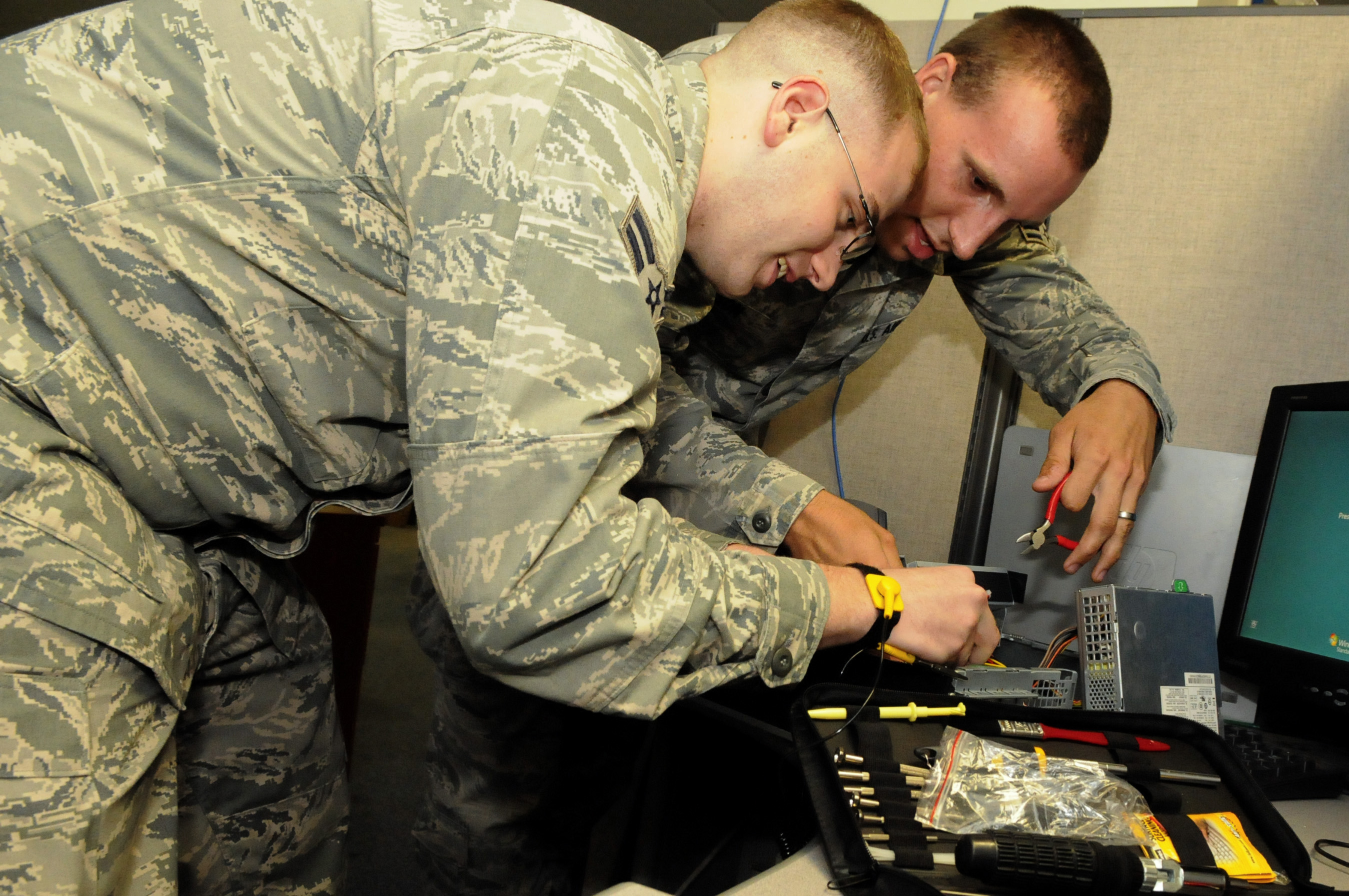 18th CS keeps Kadena connected > Kadena Air Base > News