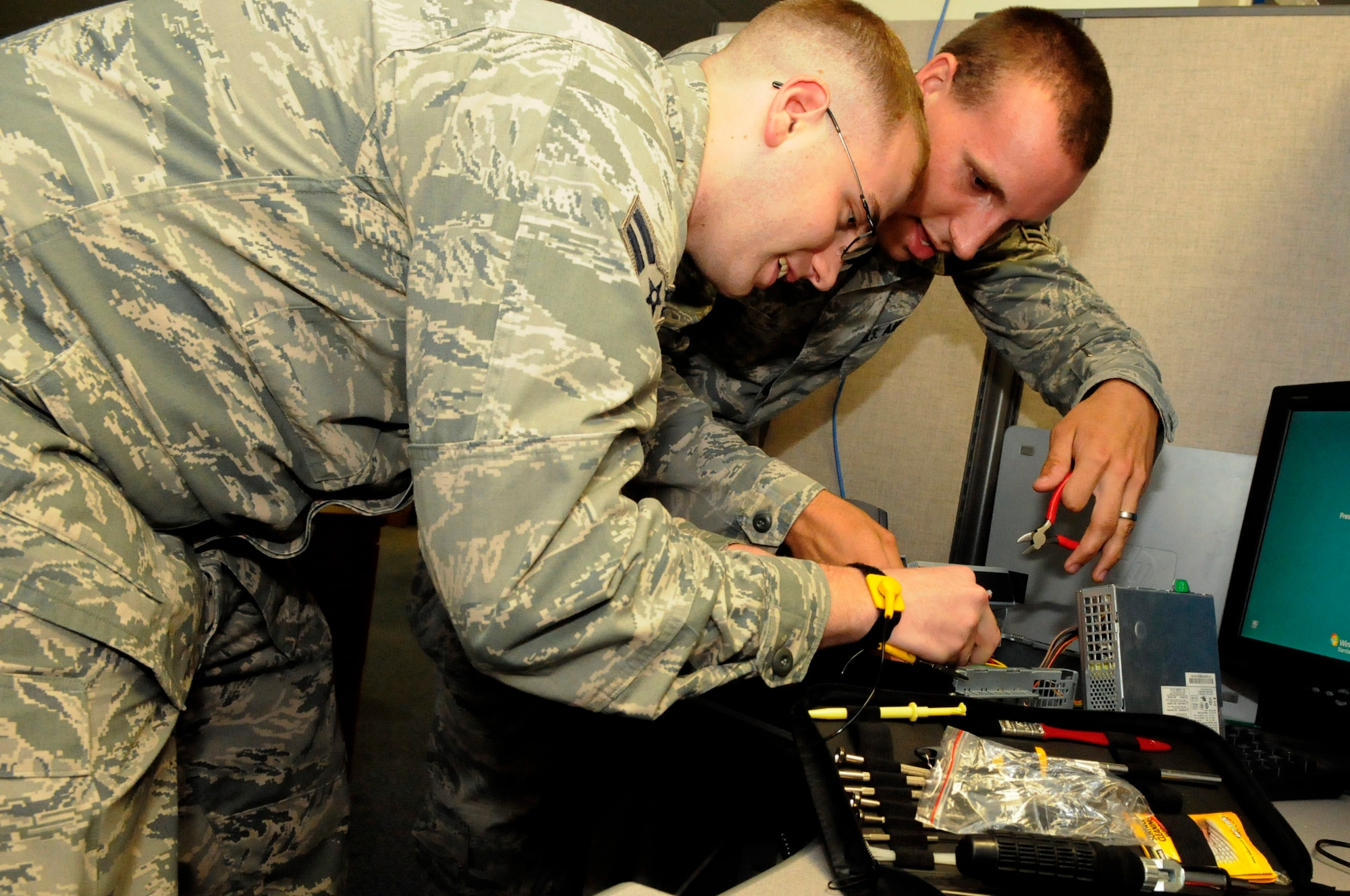 18th CS keeps Kadena connected > Kadena Air Base > News