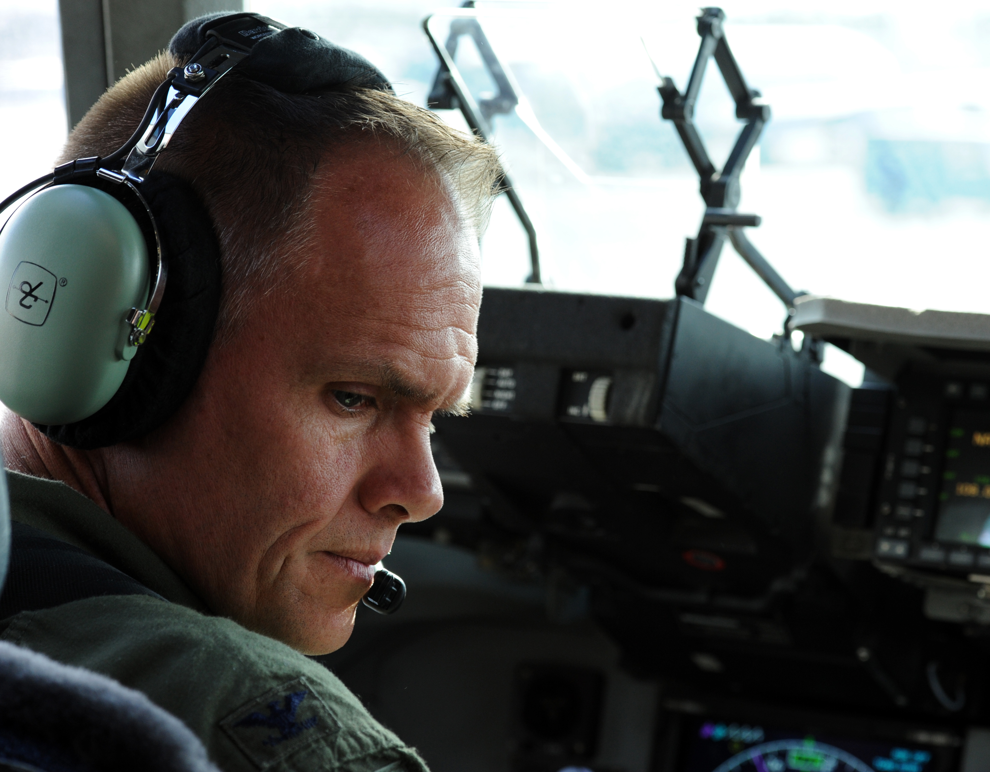 Wing commander flies inaugural sortie with 15th Wing during RIMPAC ...