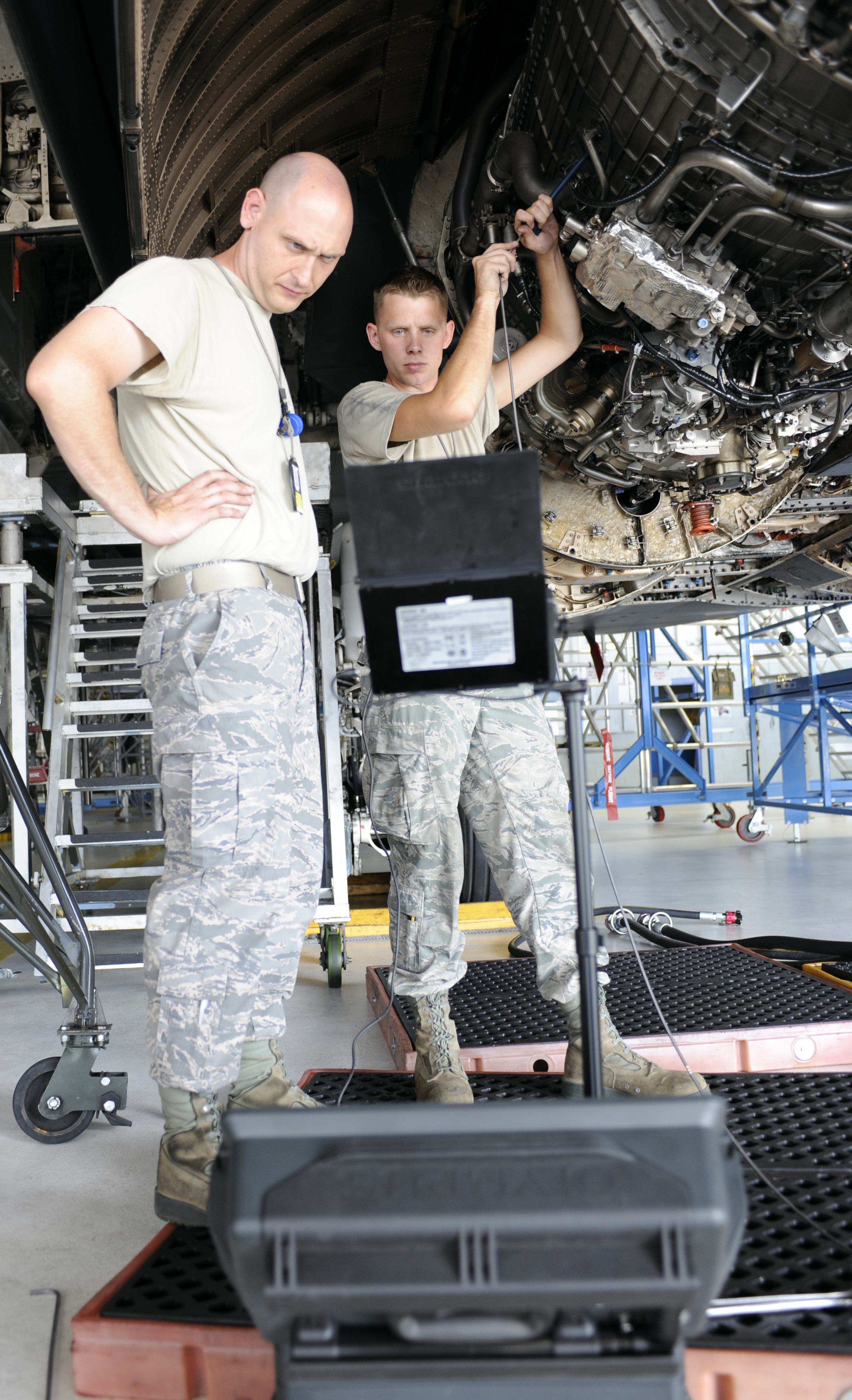 28th MXS helps keep B-1s fit to fight > Ellsworth Air Force Base > Display