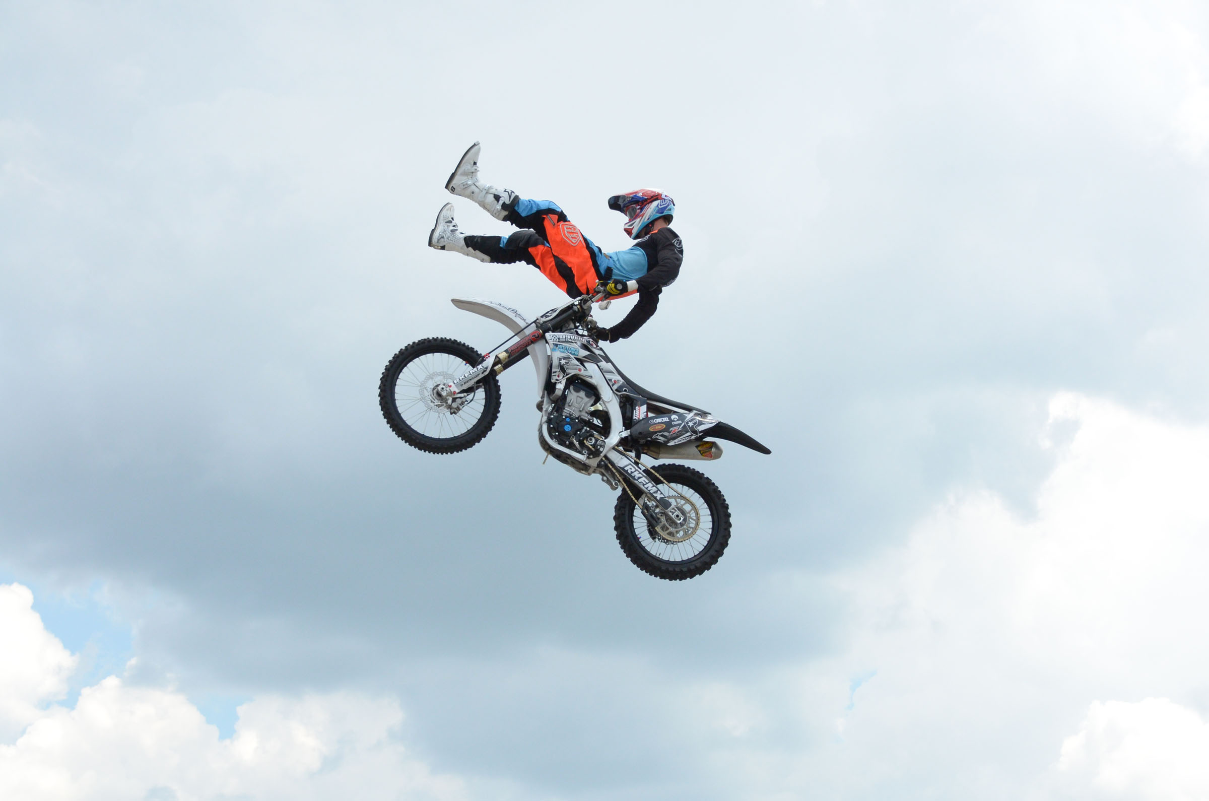 Motocross demonstration wows crowd at WPAFB > 445th Airlift Wing ...