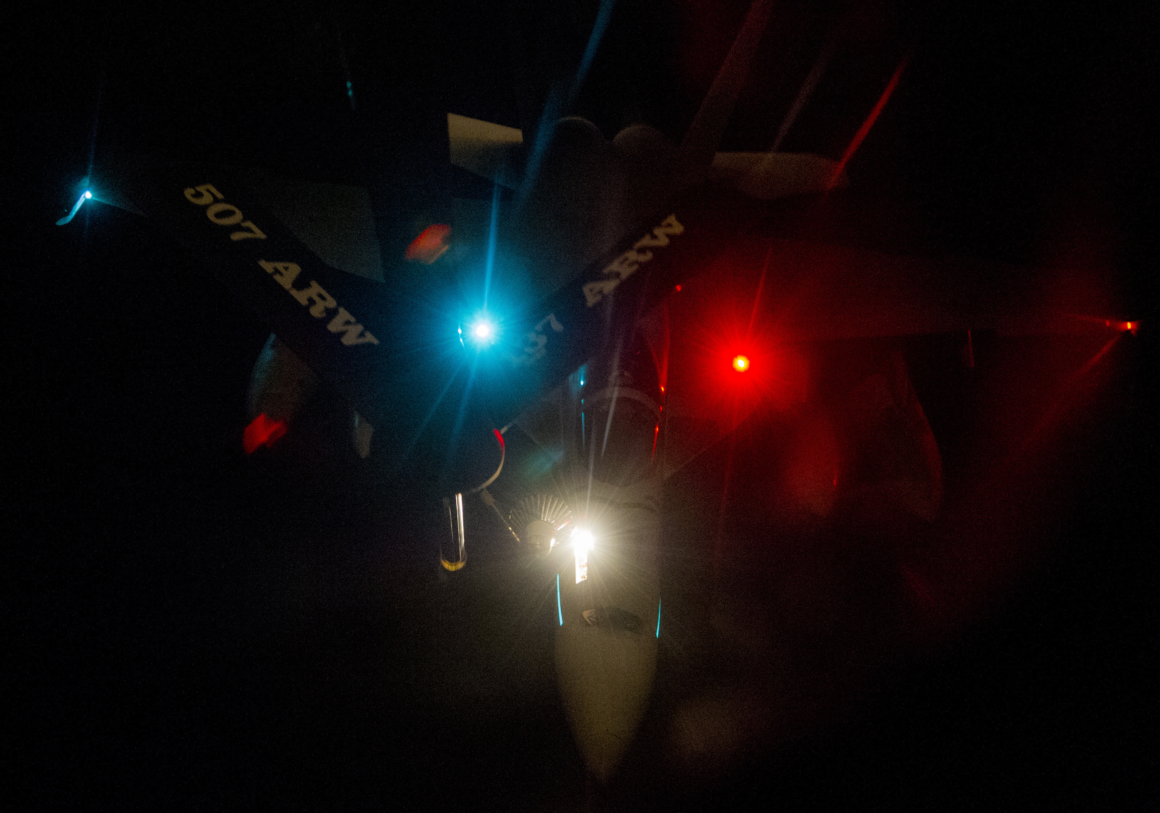 Nighttime refueling keeps F/A-18 Hornet flying > Air Force Reserve ...