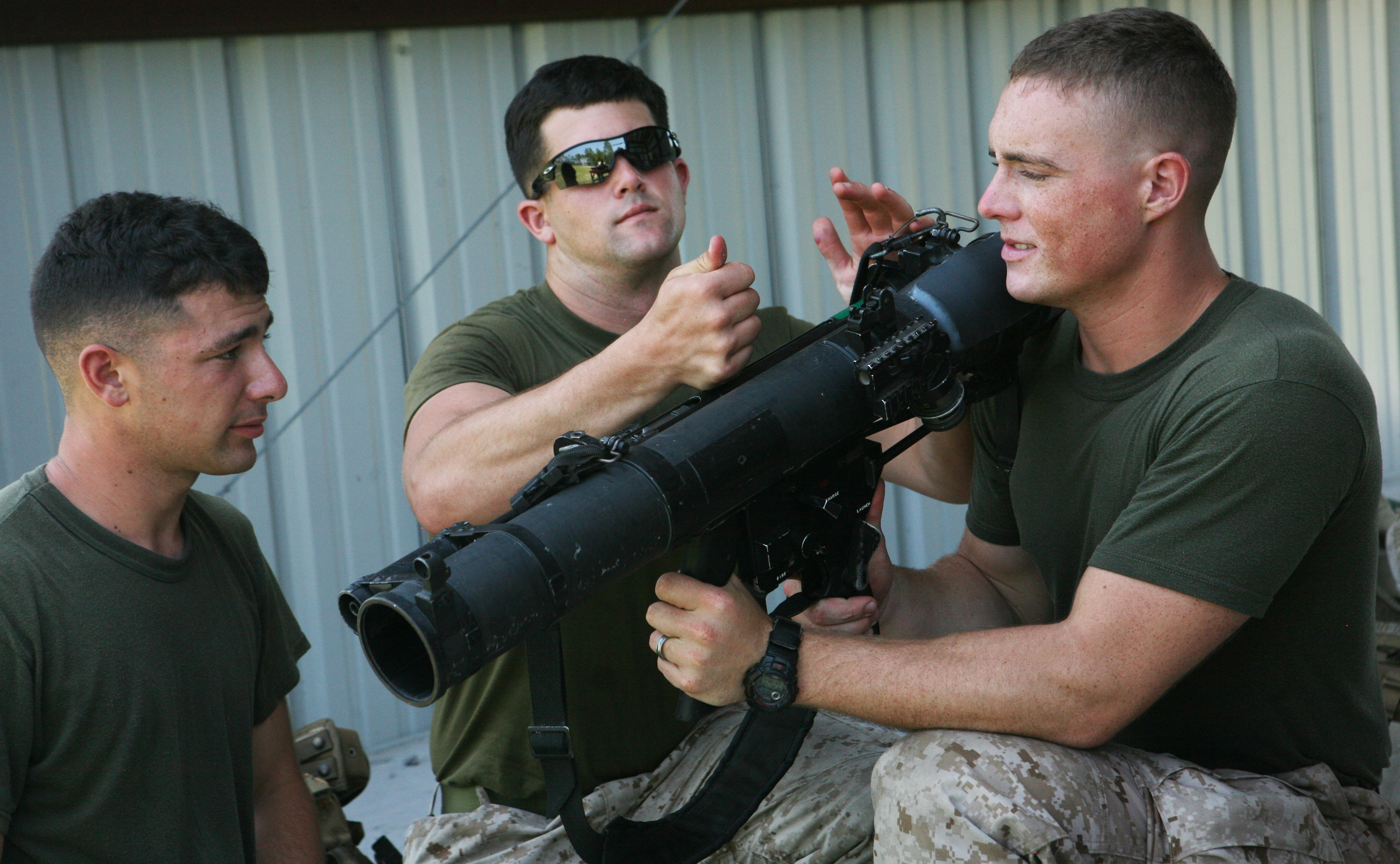 Shoulder-launched multipurpose assault weapon makes big boom in training