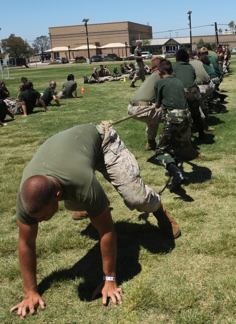 Marines mentor Young Marines during Single Marine Program event ...