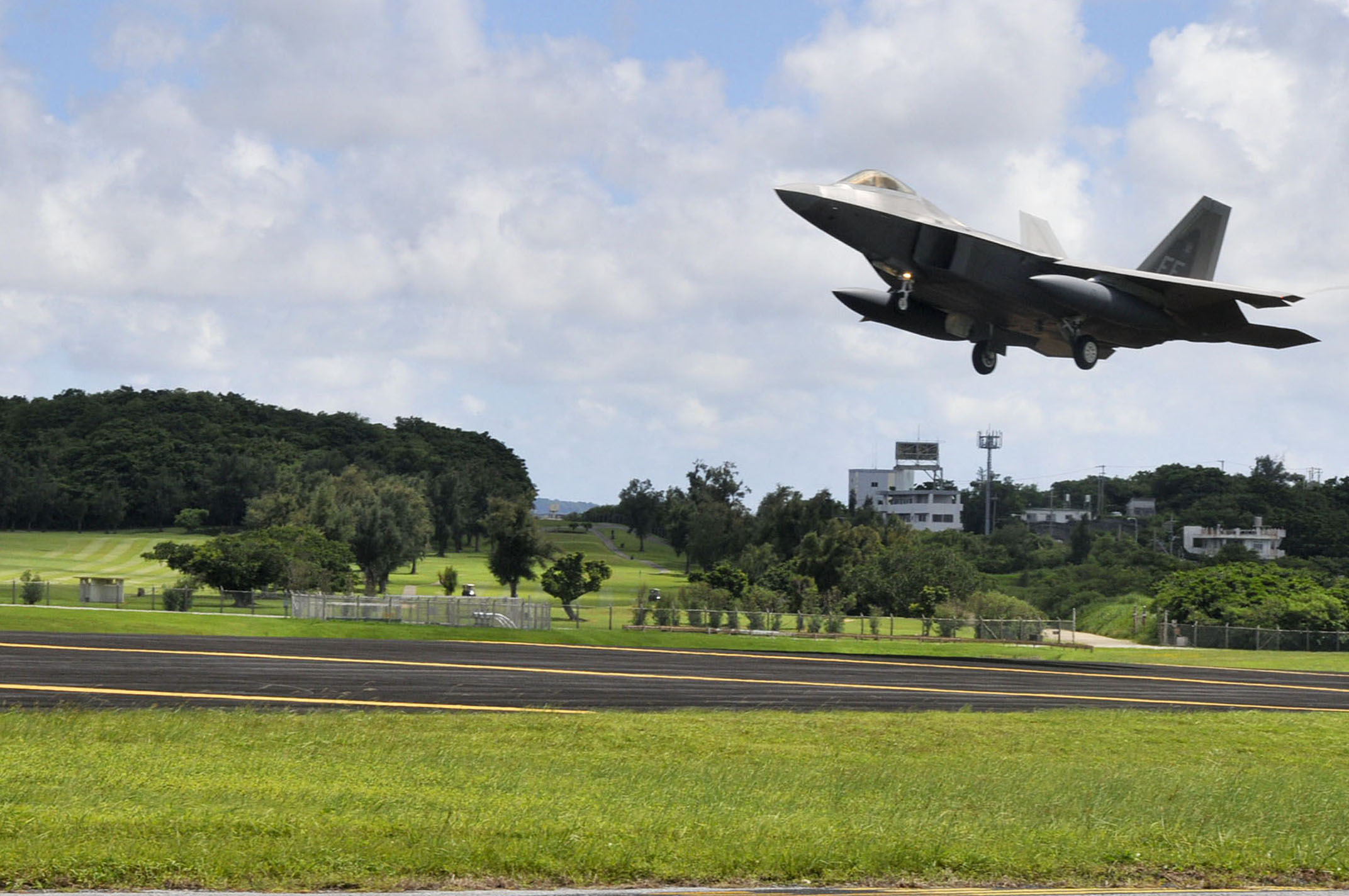 F-22 Raptors deploy to Kadena > Air Force > Article Display