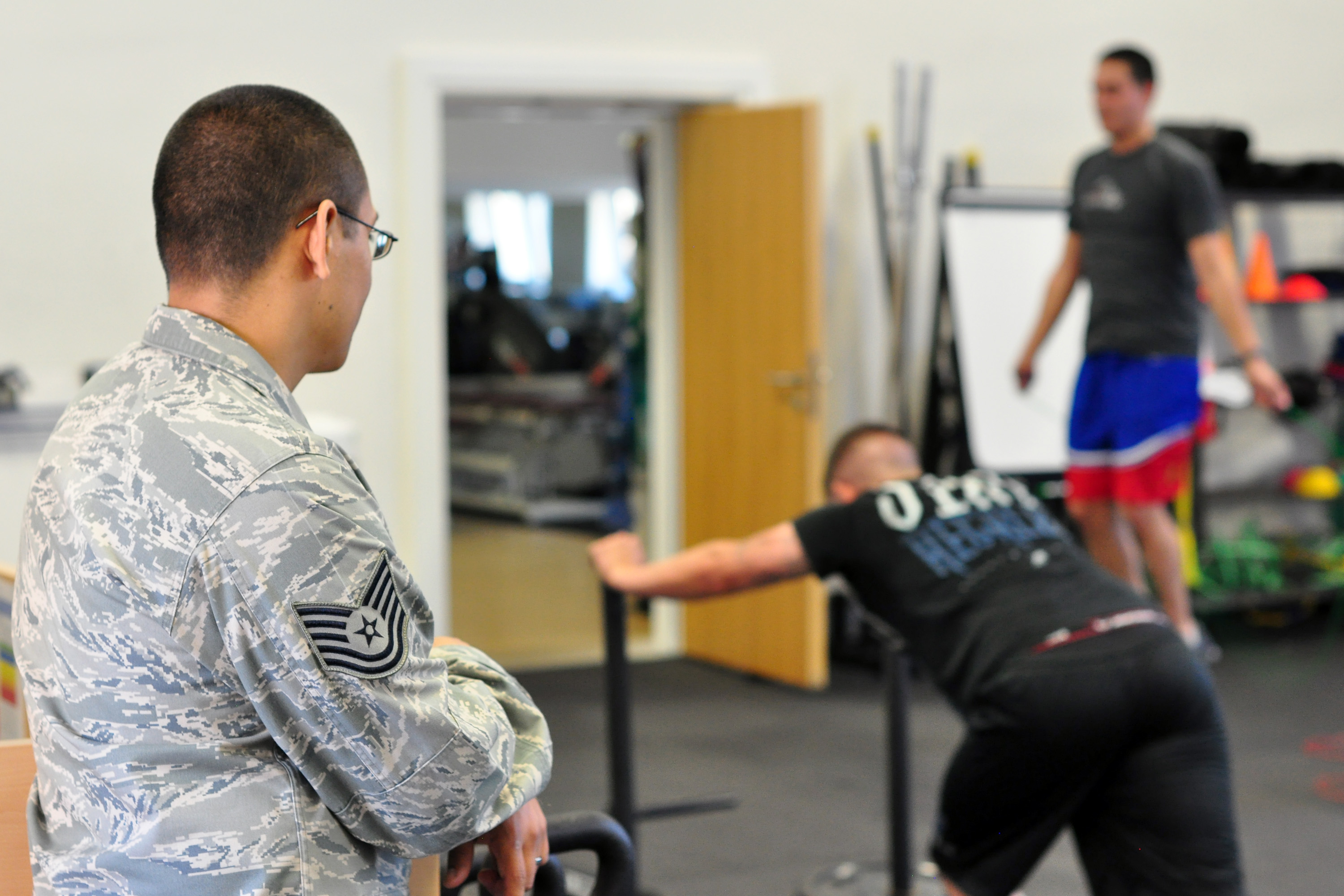 Physical therapy treats Airmen’s aches, pains > Ramstein Air Base > Display