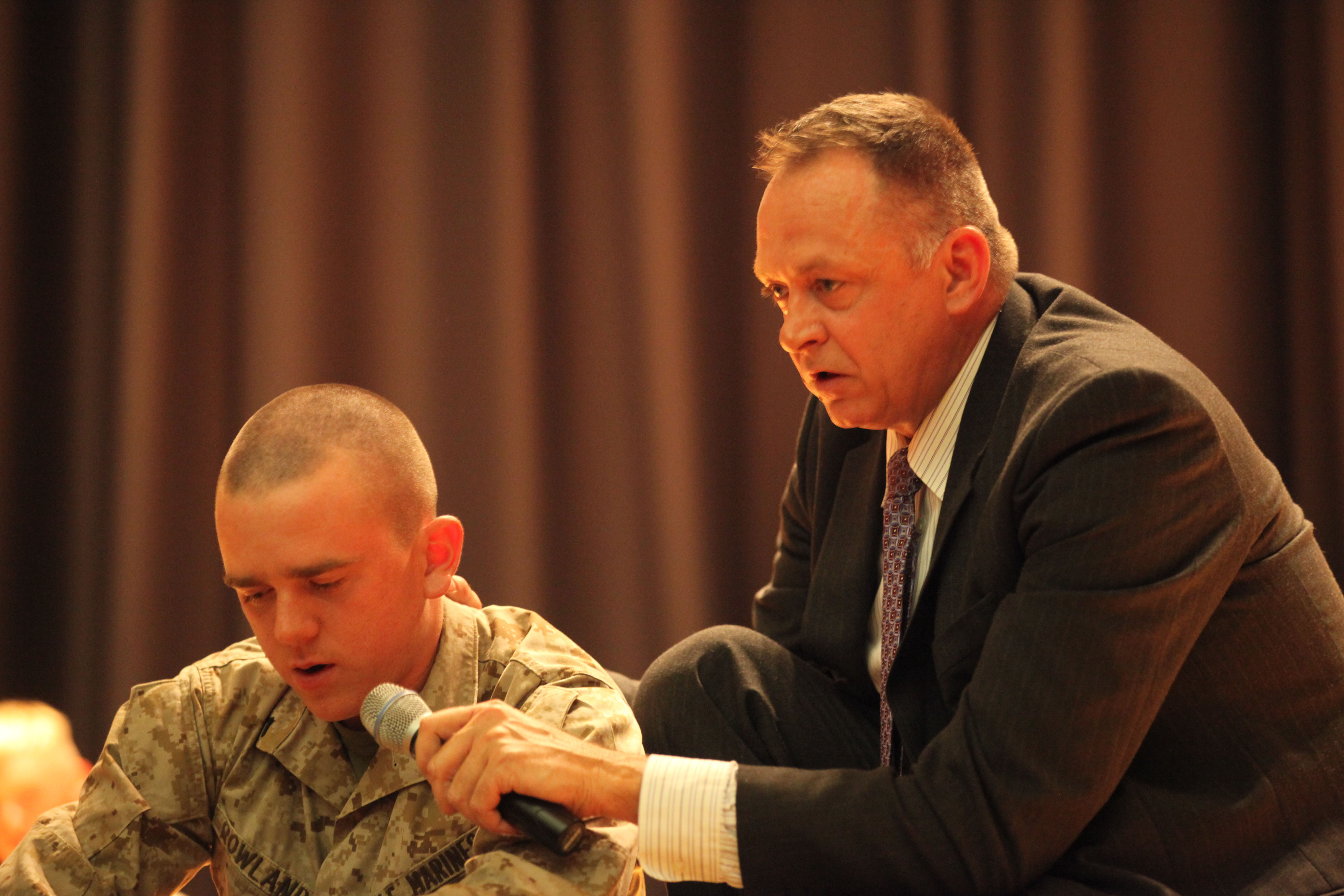 Hypnotist shows Marines dangers of drunk driving > Marine Corps Base ...