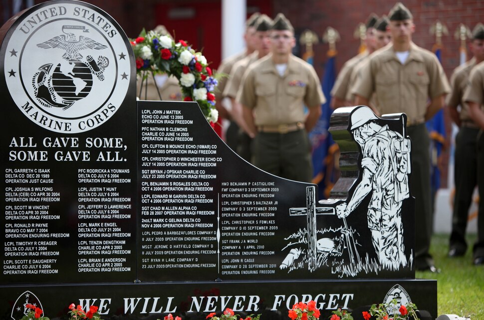 Fallen heroes honored at 2nd LAR Bn. memorial service > United States ...