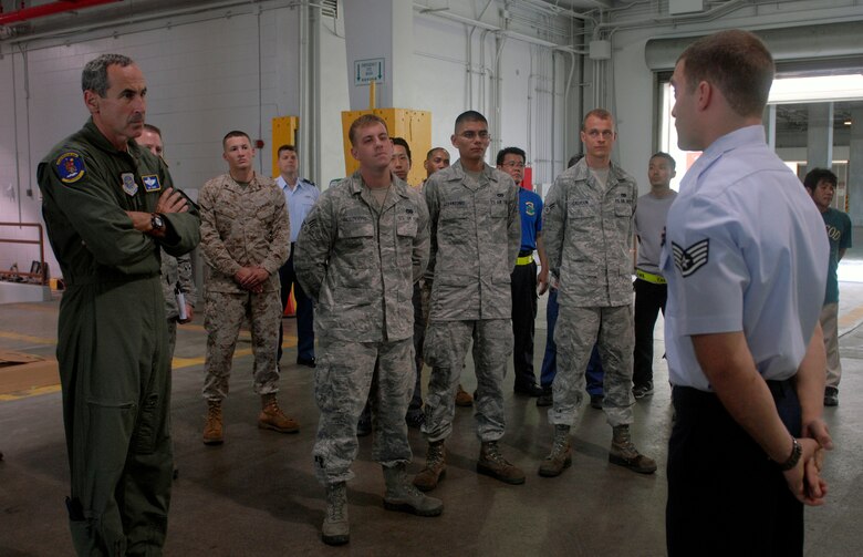 AMC commander visits 733rd AMS > Kadena Air Base > Article Display