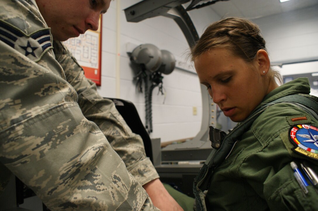 ENJJPT students receive physiological training