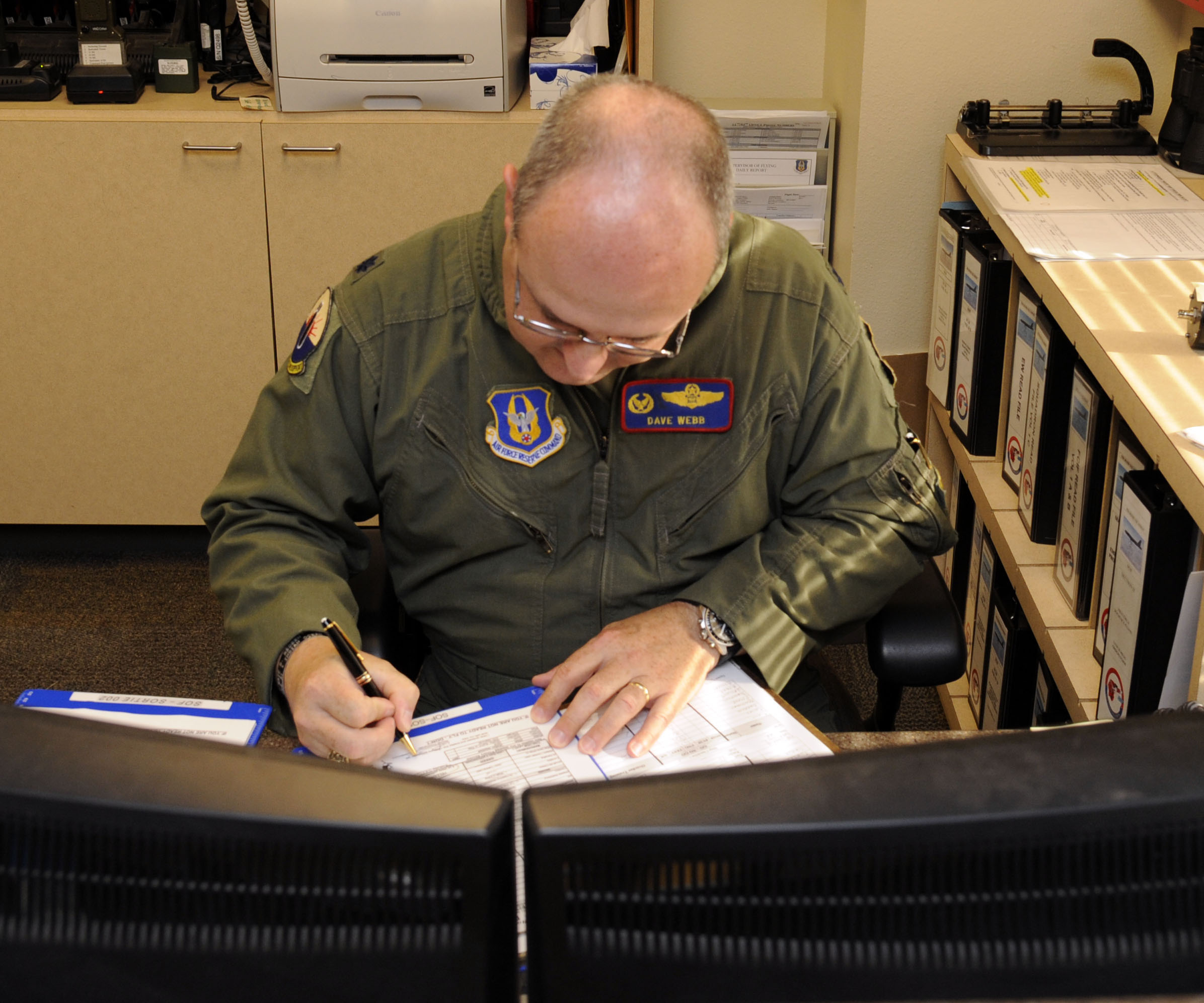Flying paper airplanes > Barksdale Air Force Base > News
