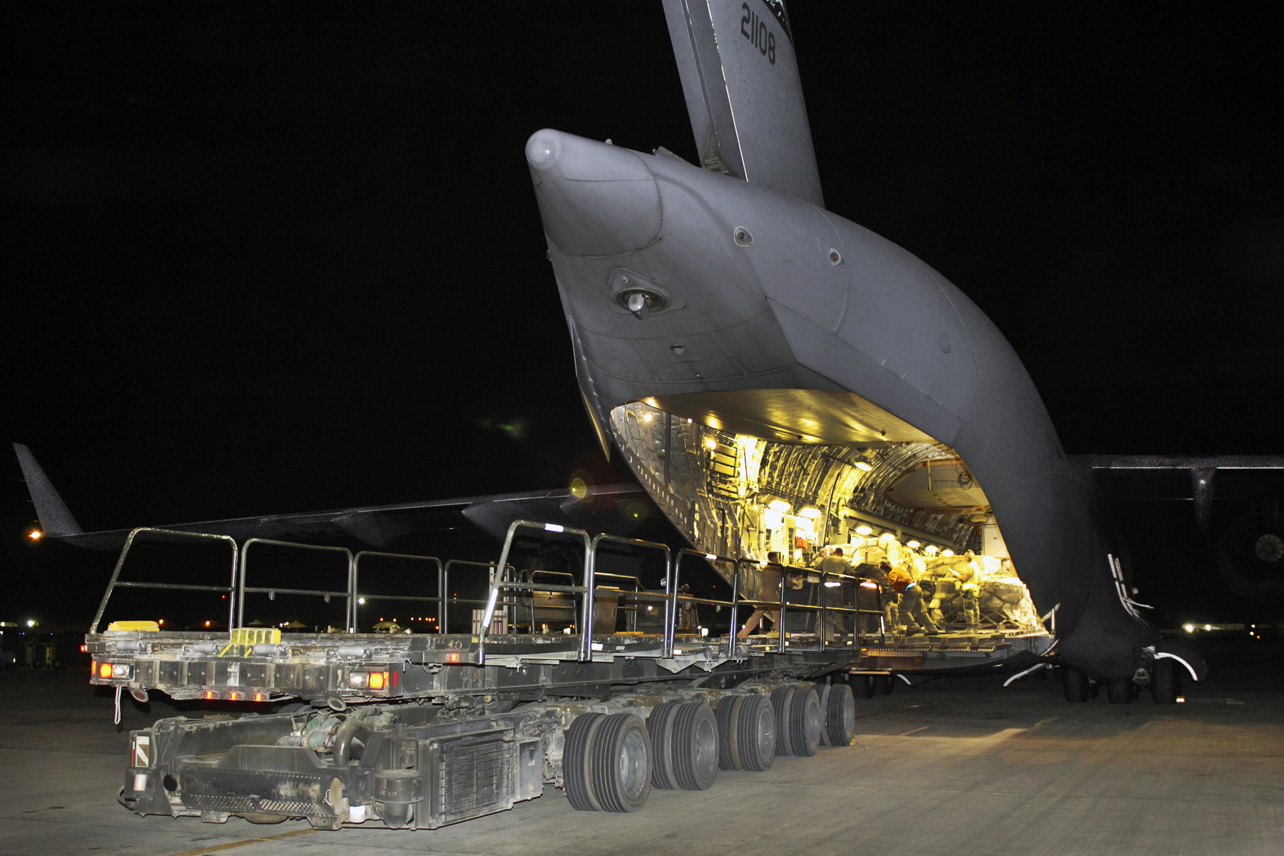 Aerial Porters: Big 'dawgs' in the yard > Air Mobility Command > Display