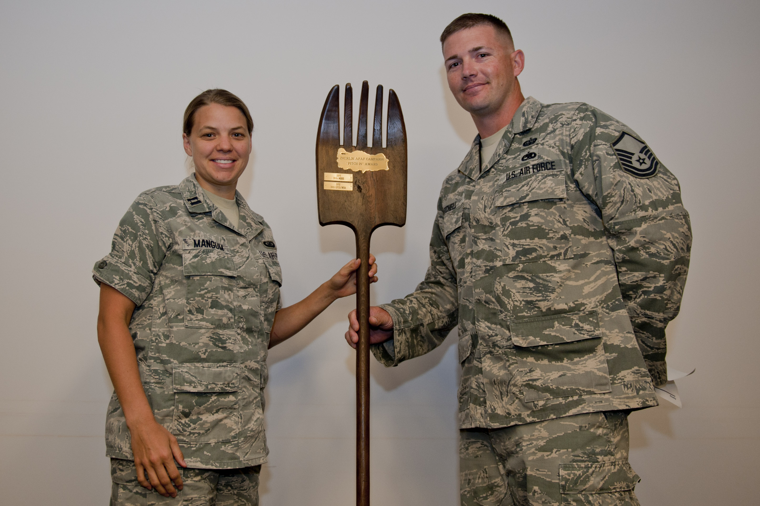 Airmen give record-breaking donations during AFAF campaign