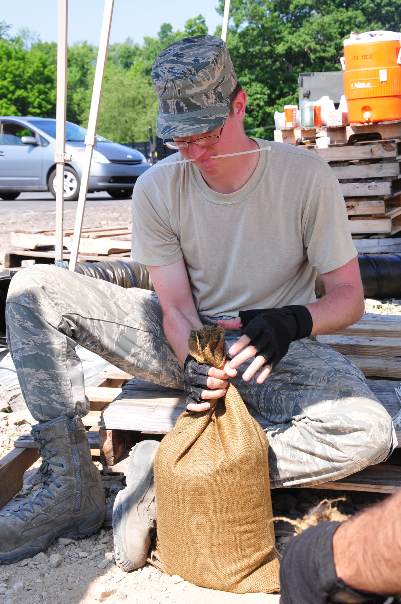 171st unit members fill sandbags in 90 degree temperatures