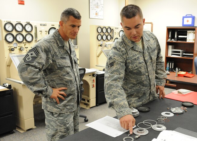 ACC command chief meets with Beale Airmen