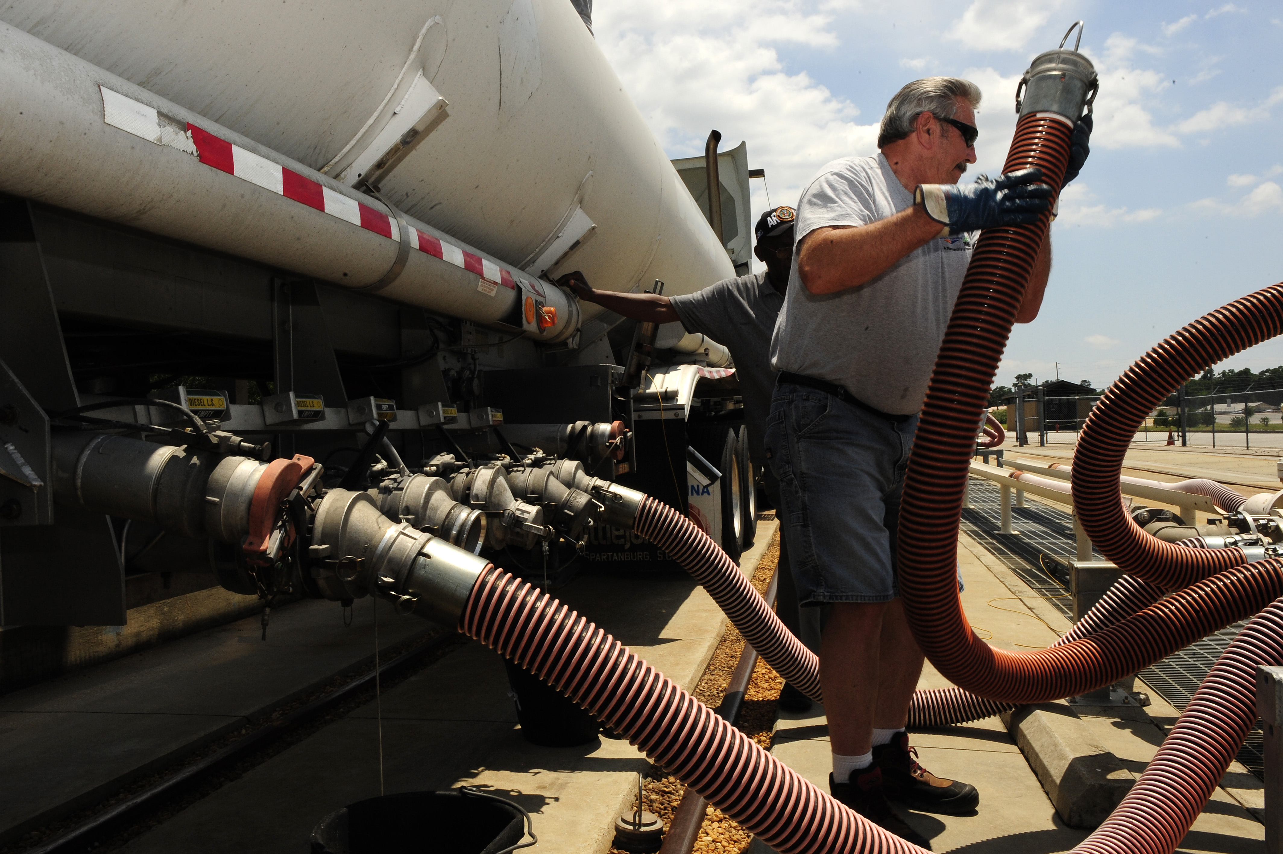 20th FW F-16s using $$-saving commercial fuel > Shaw Air Force Base > News