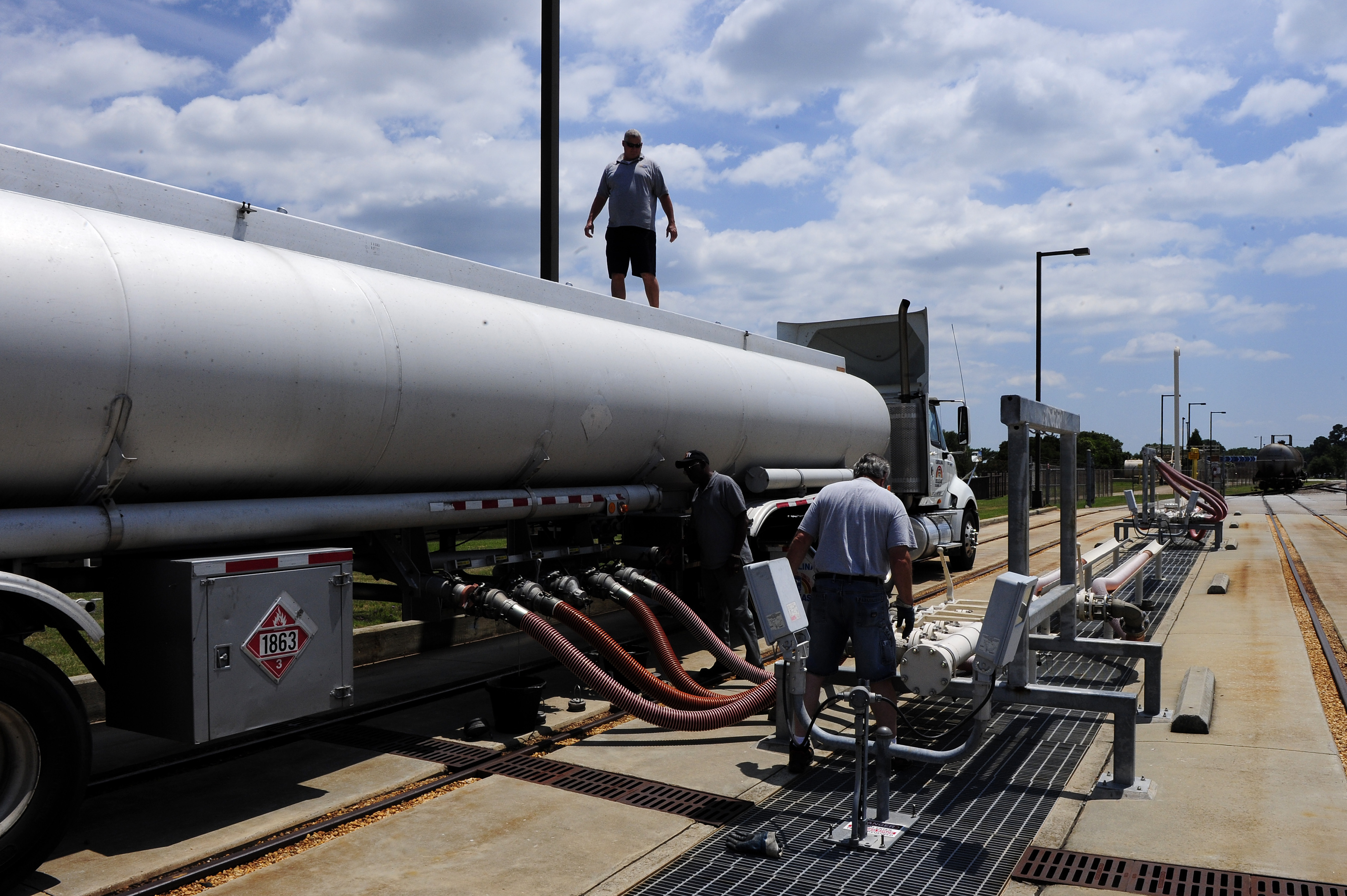 20th FW F-16s using $$-saving commercial fuel > Shaw Air Force Base > News