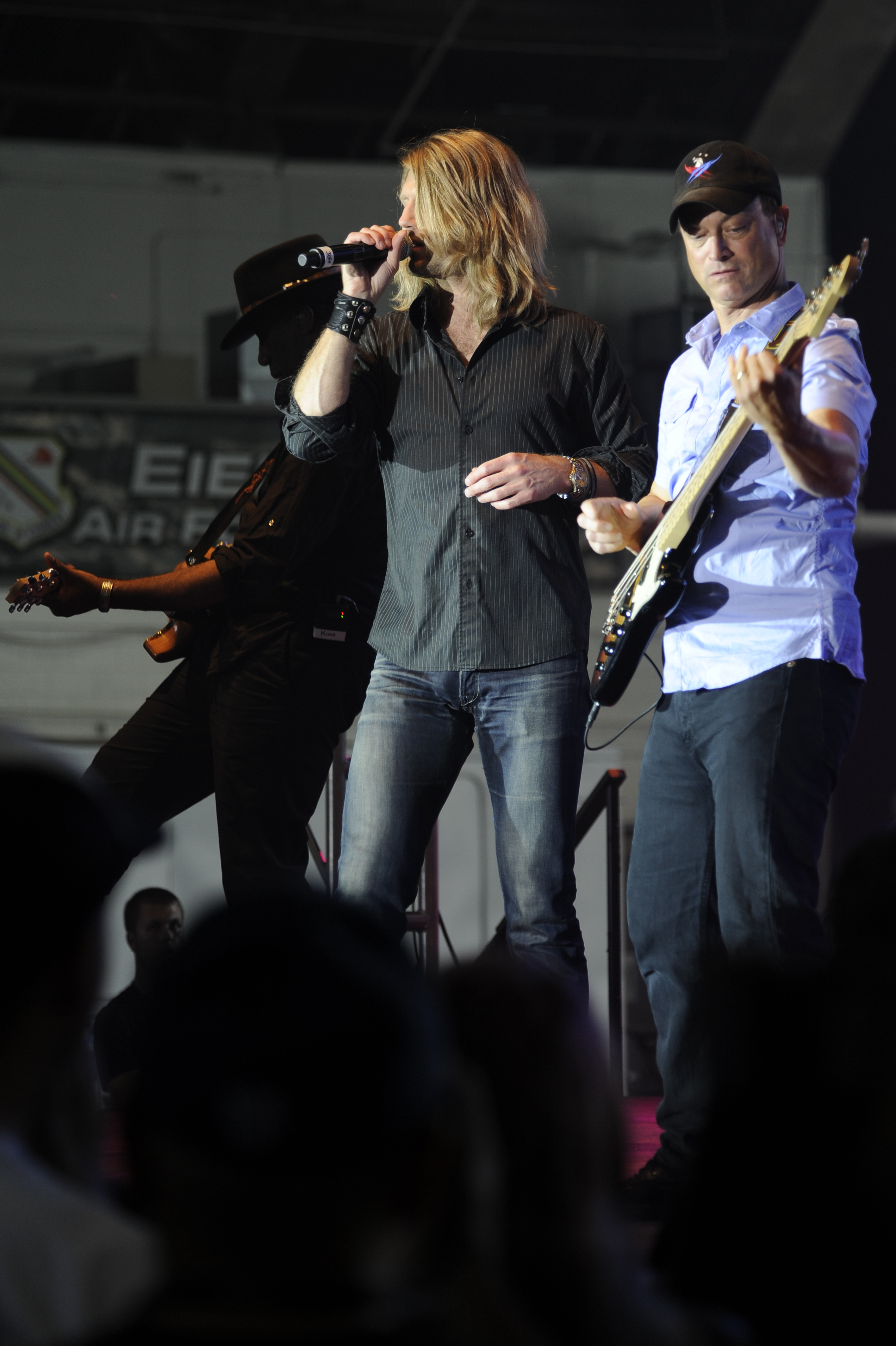 Sinise, Lt. Dan Band pay tribute to service members > Eielson Air Force ...
