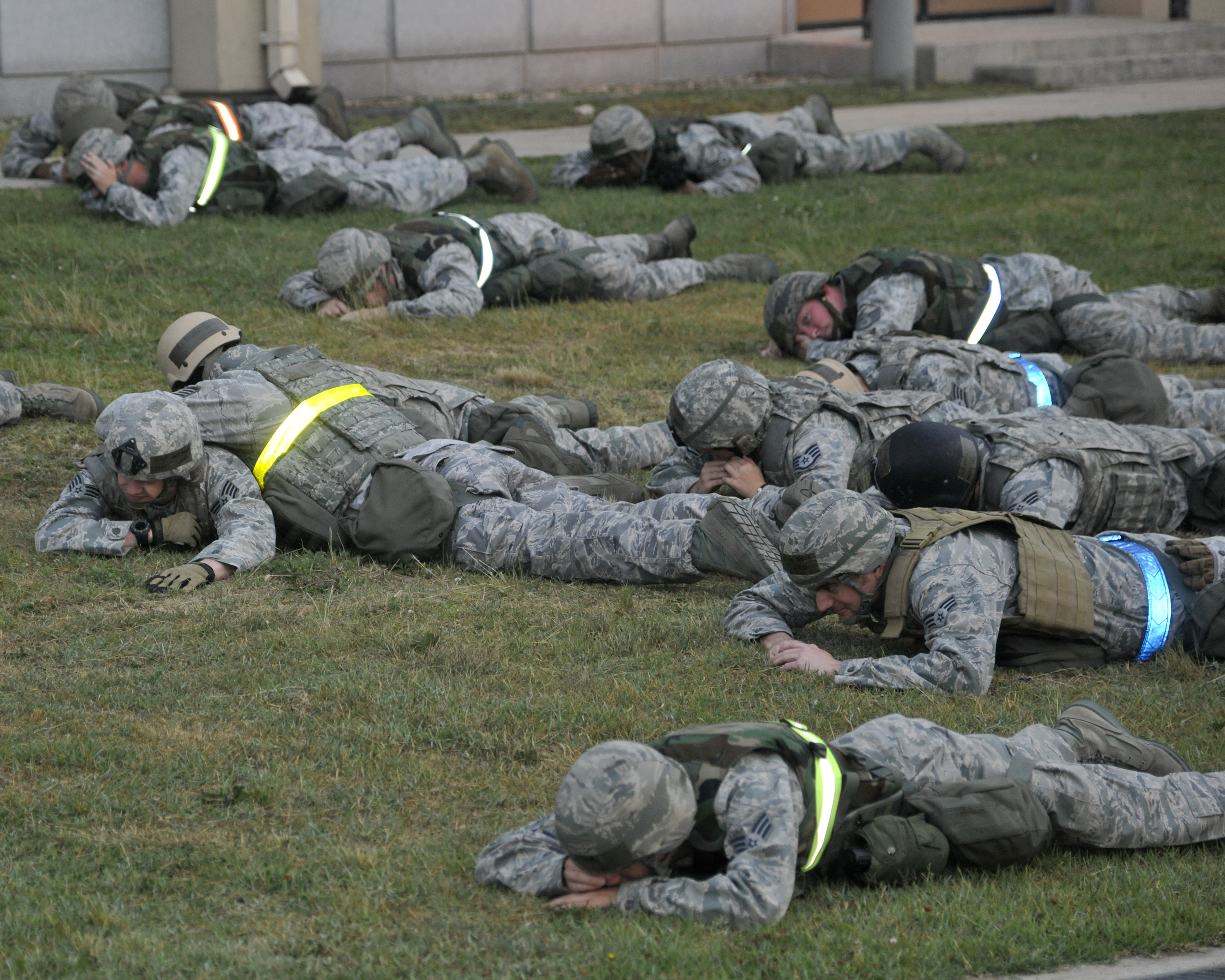 Civil engineers hone nighttime contingency skills > Kunsan Air Base ...