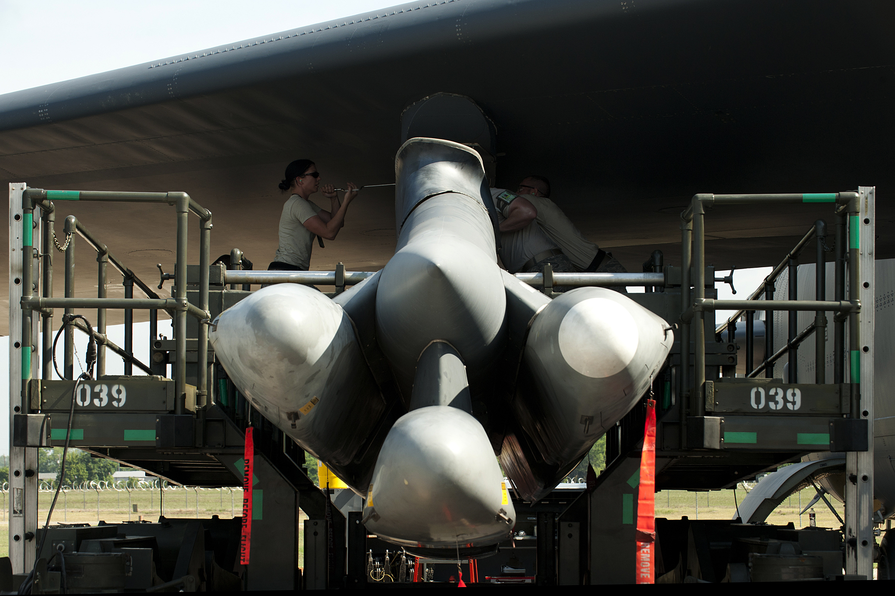 Weapons Loaders become first nuclear certified crew in AFRC > 307th ...