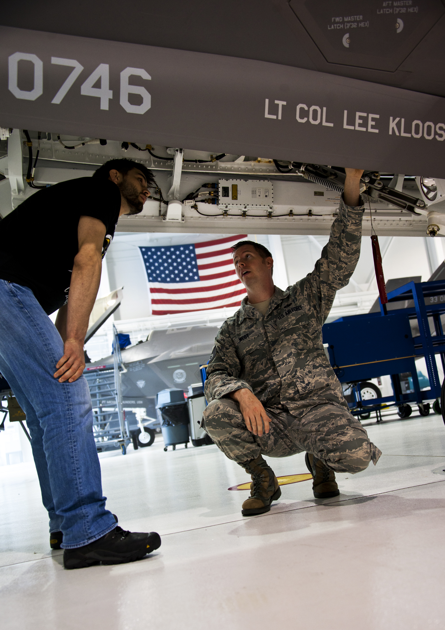 MMA fighter visits Eglin Airmen, Marines > Eglin Air Force Base > News