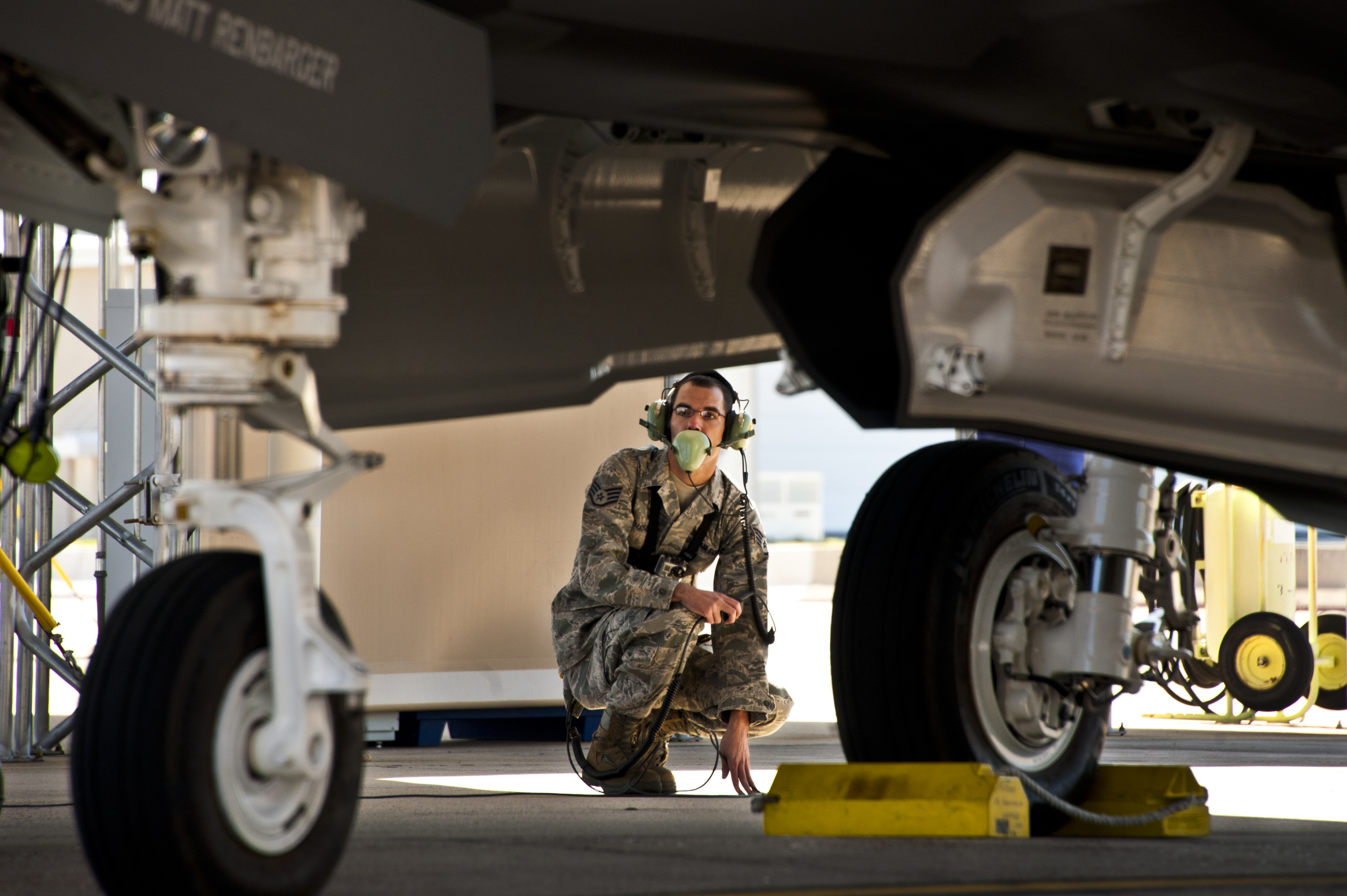Maintainers go 'old school' for F-35 training day > Eglin Air Force ...