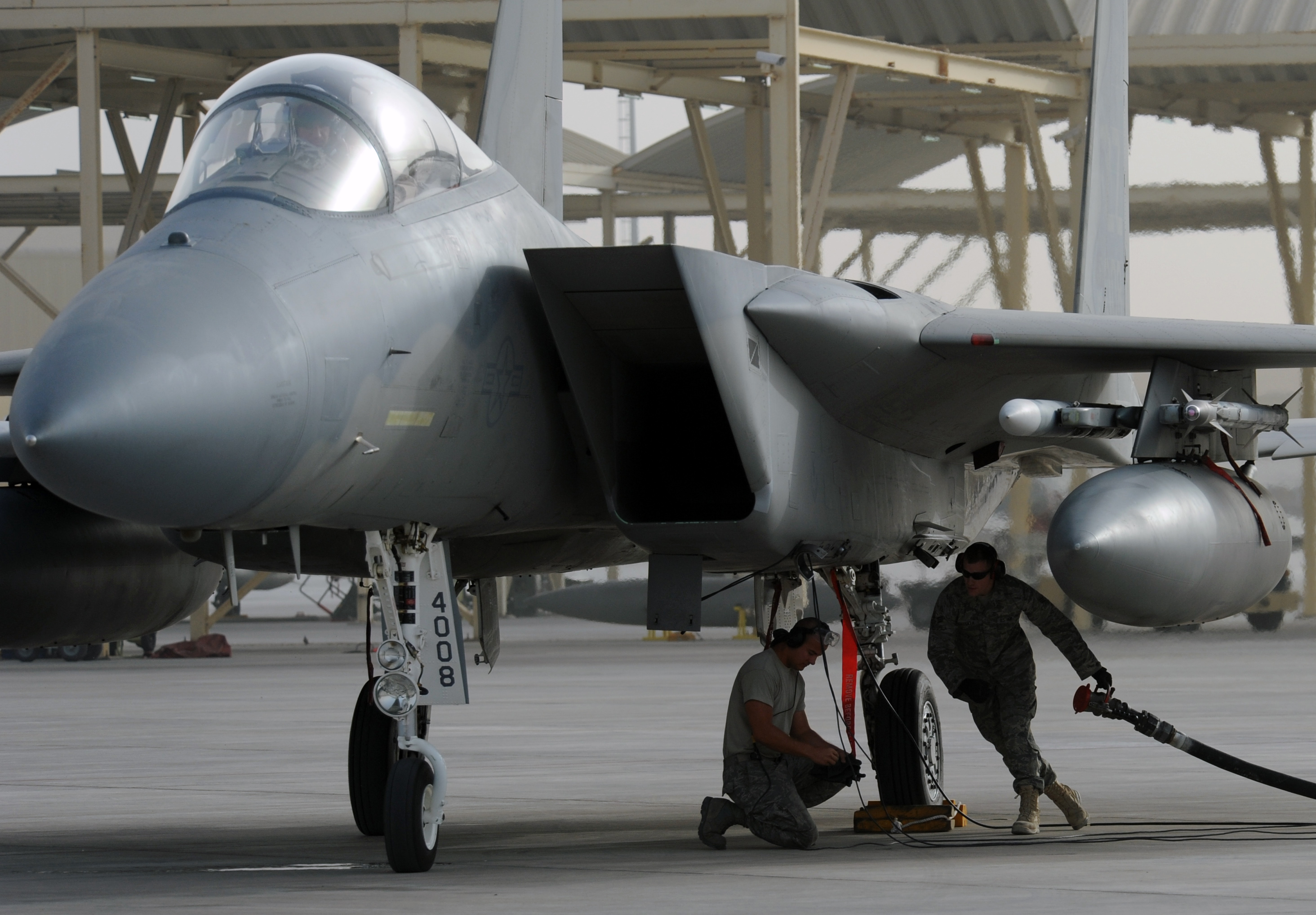 Flightline fueling feature flies fighters faster > U.S. Air Forces ...