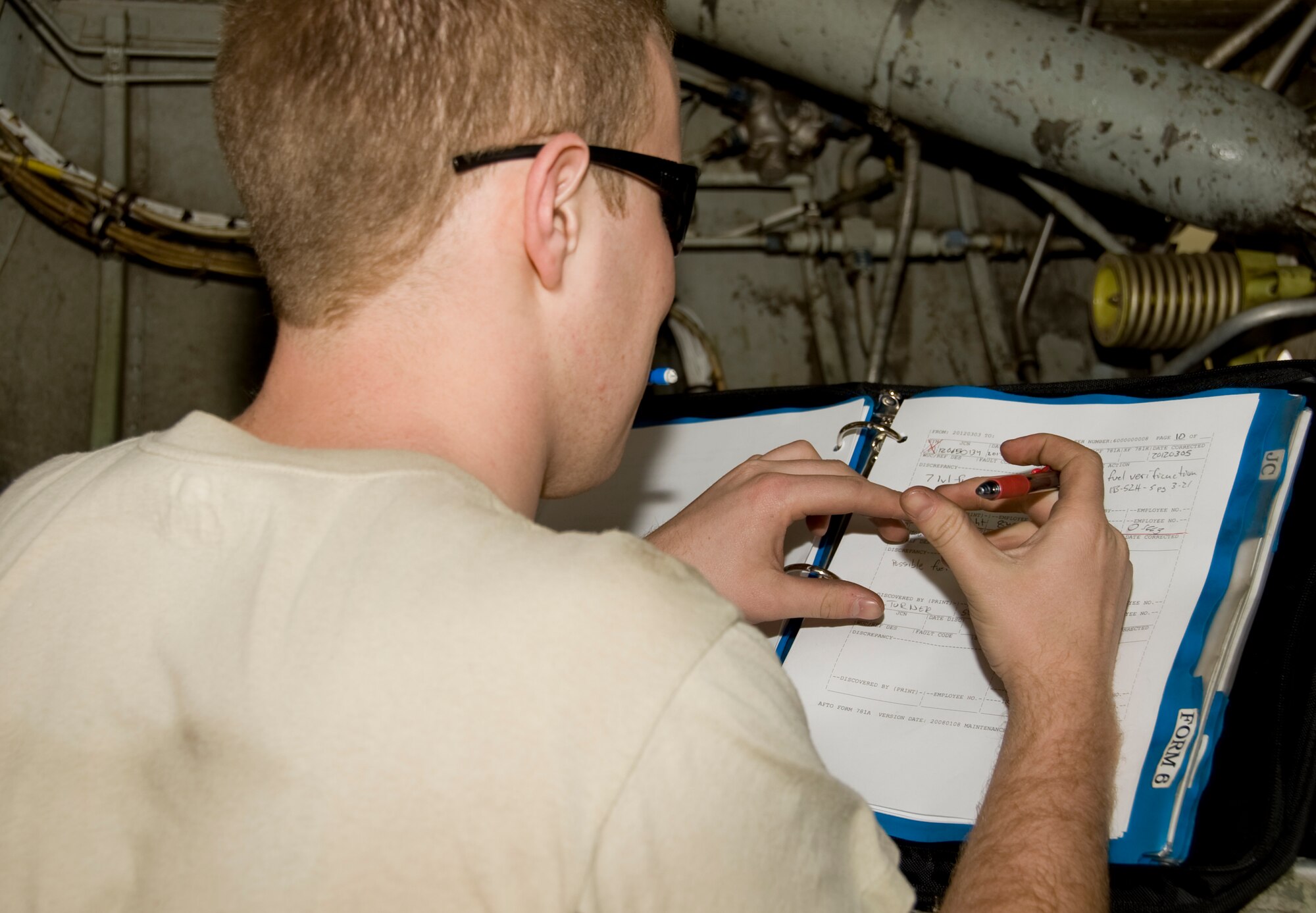 AMU Airmen prepare B-52s for takeoff > Barksdale Air Force Base > News
