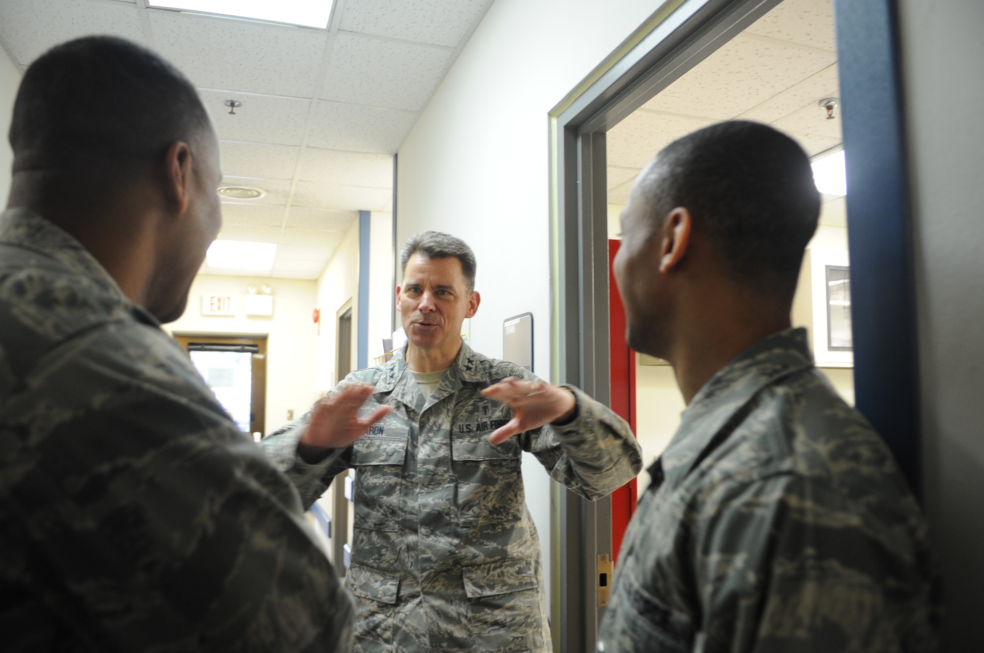 Assistant surgeon general for dental services visits Kunsan > Kunsan ...