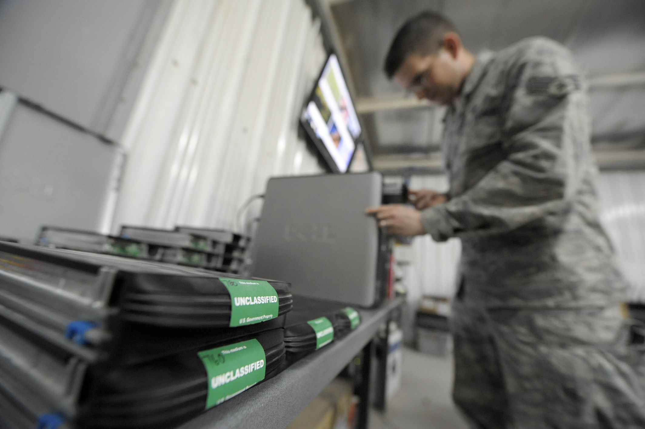 Desktop doctors: 332nd ECS Ops flight brings computers back to life > U ...