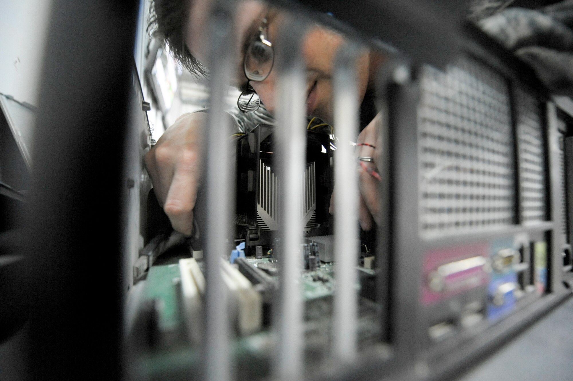 Desktop doctors: 332nd ECS Ops flight brings computers back to life > U ...