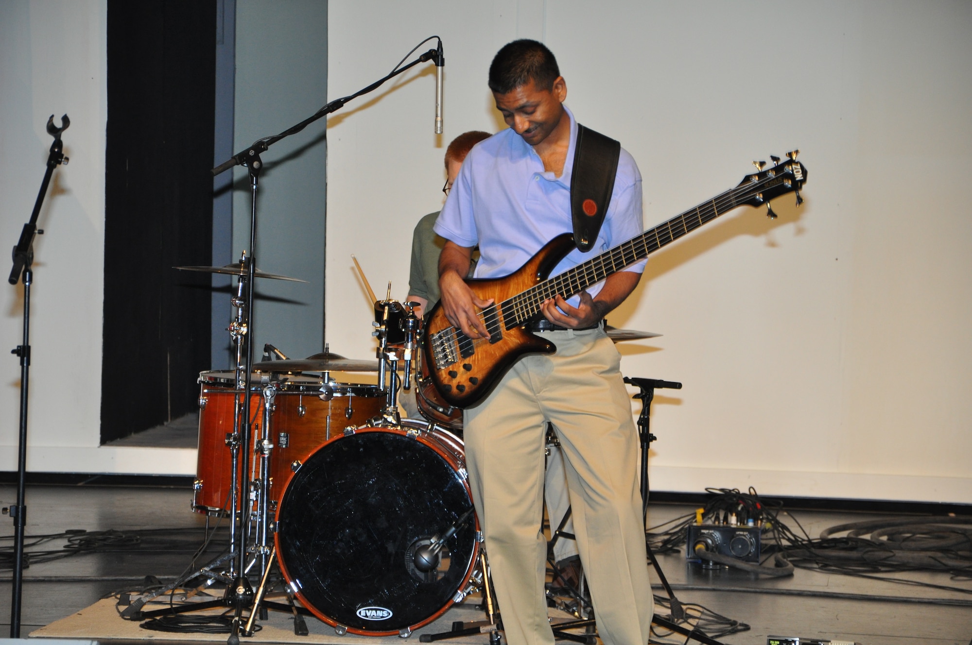Night Wing performs for students at local school > U.S. Air Forces ...