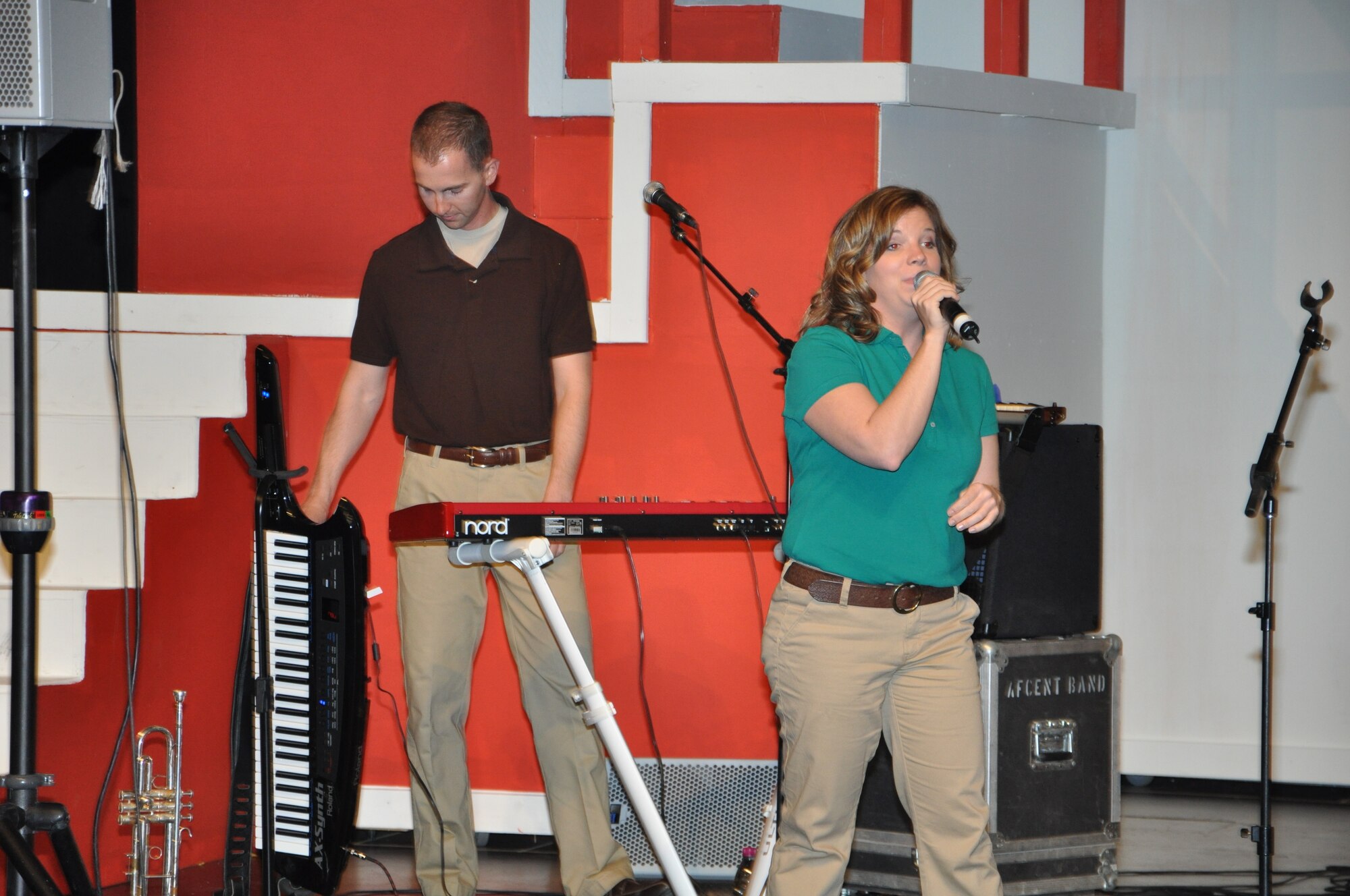 Night Wing performs for students at local school > U.S. Air Forces ...