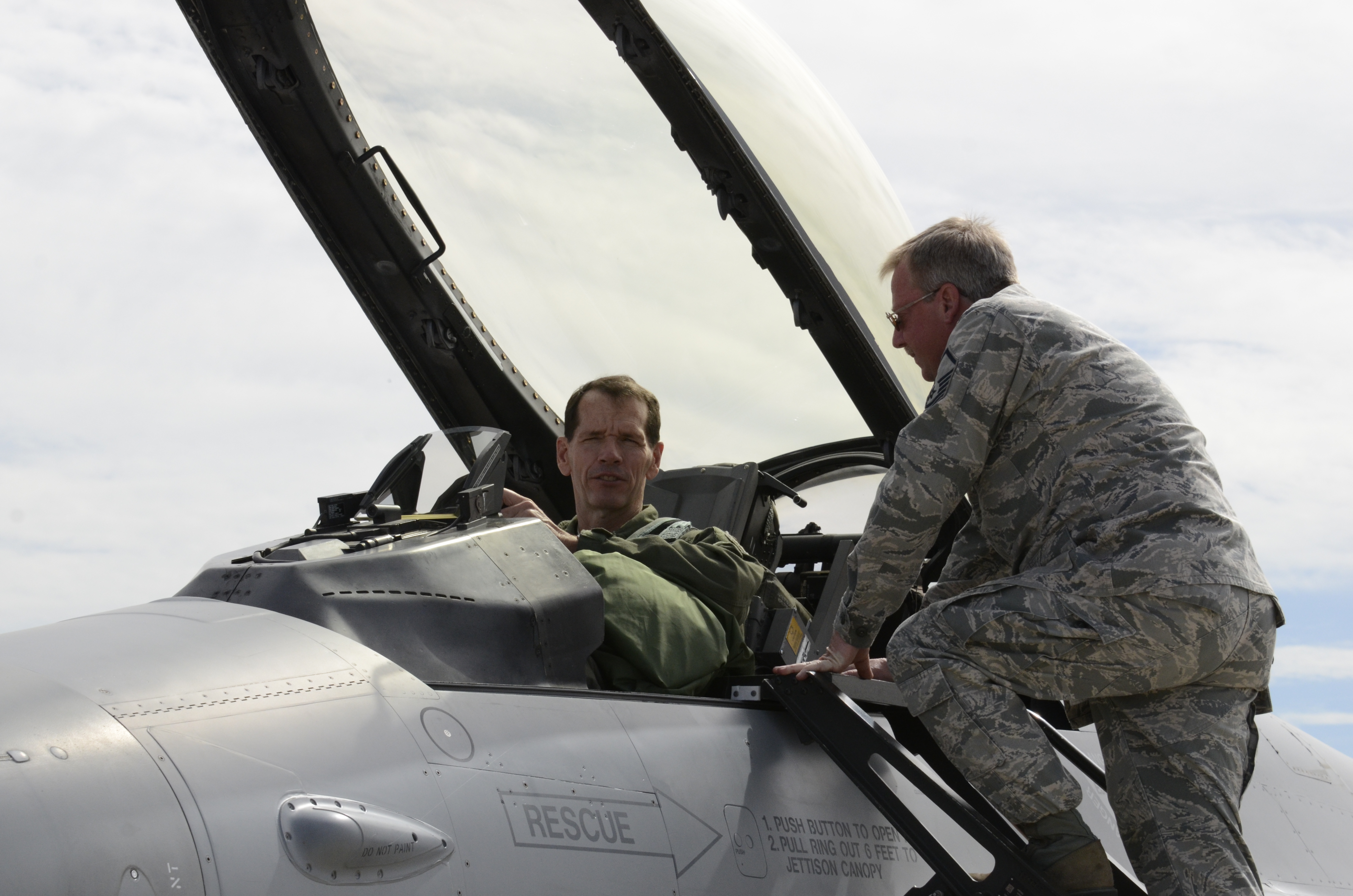 Lt. Gen. Clarke visits 144FW