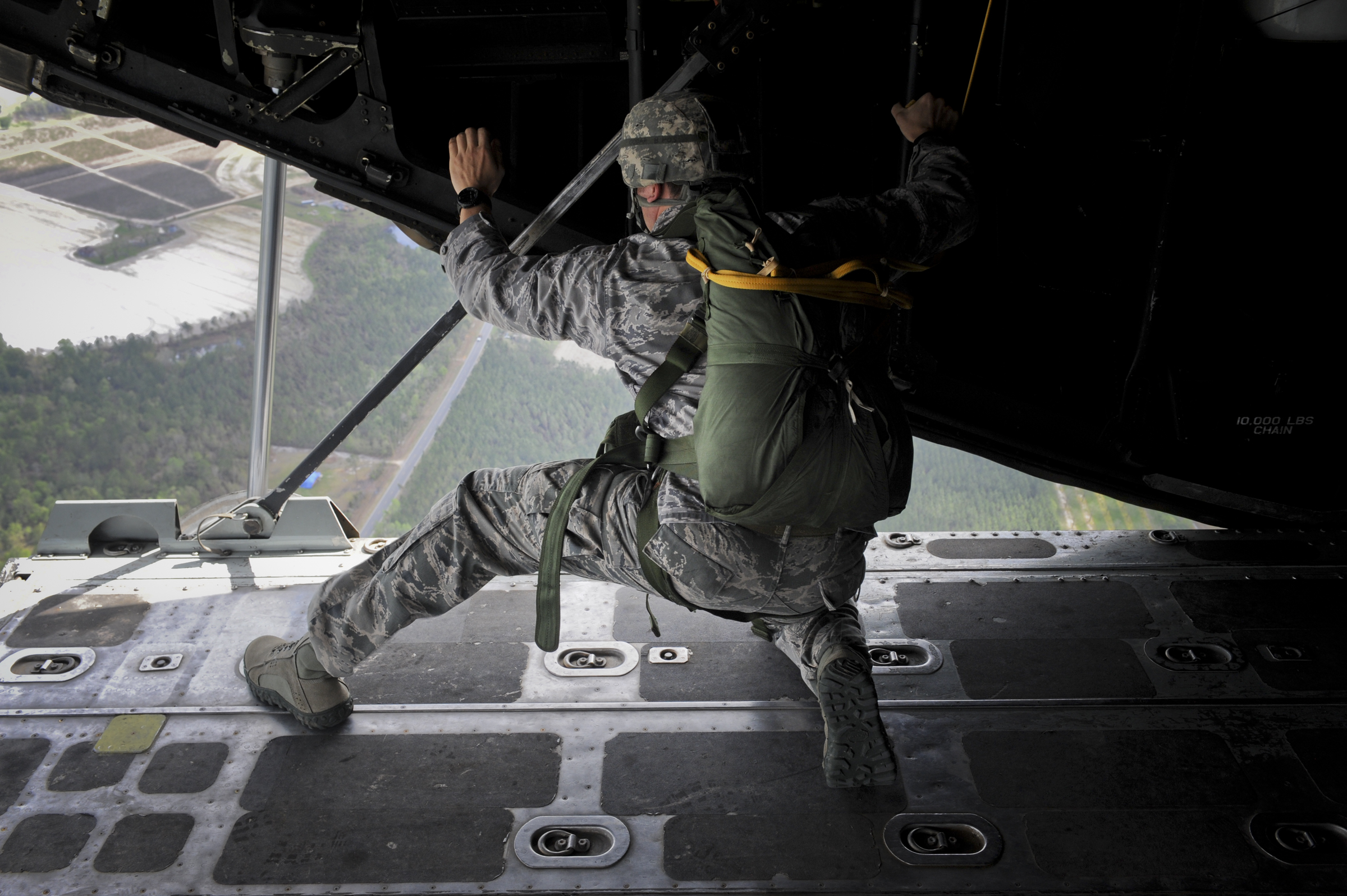 820th BDG Airman earns Jumpmaster star > Moody Air Force Base > Display