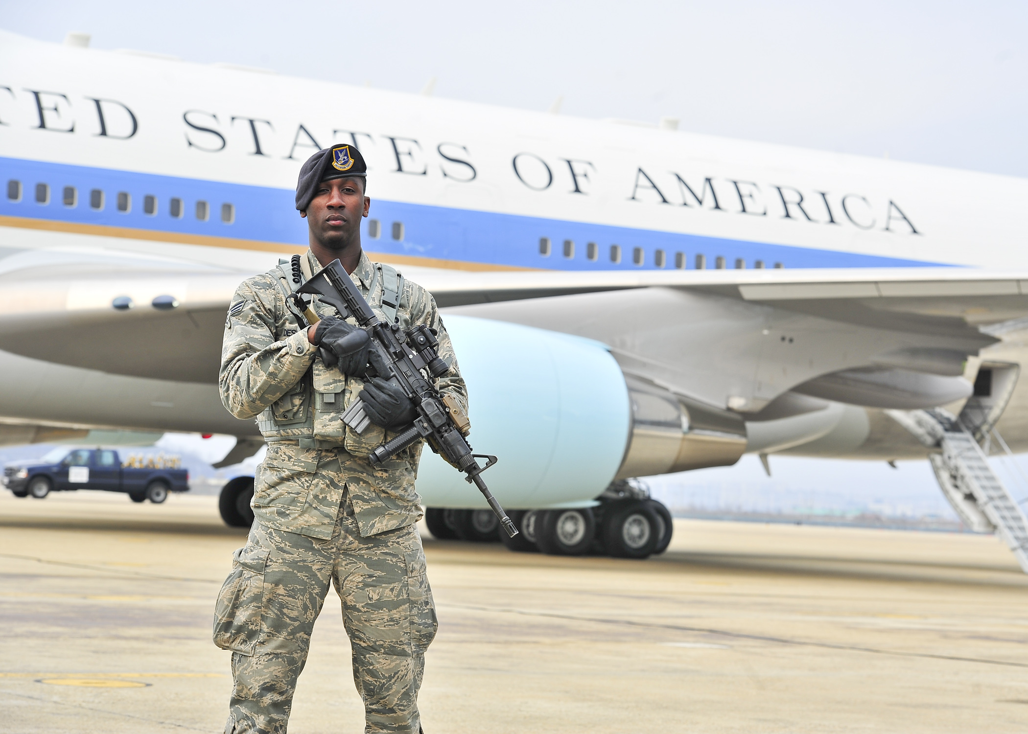 President Obama bids farewell to Osan