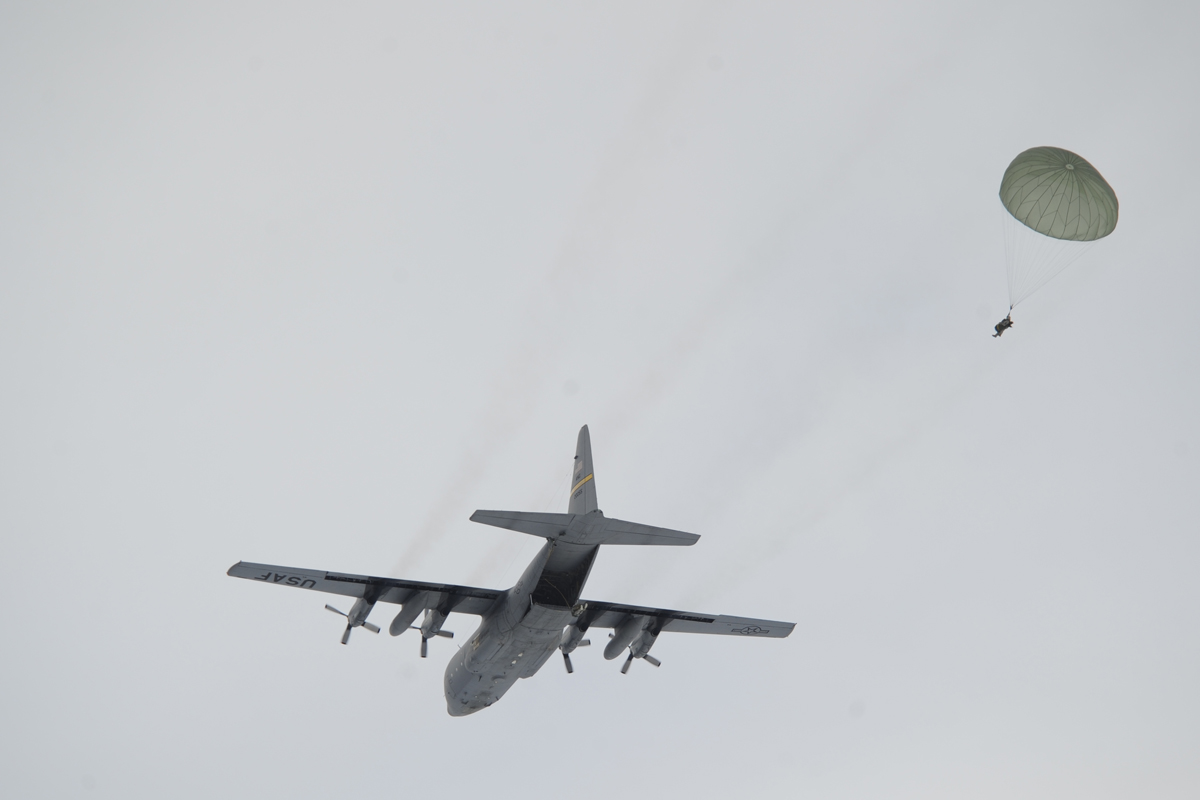 Air Drop over drop zone Malmute