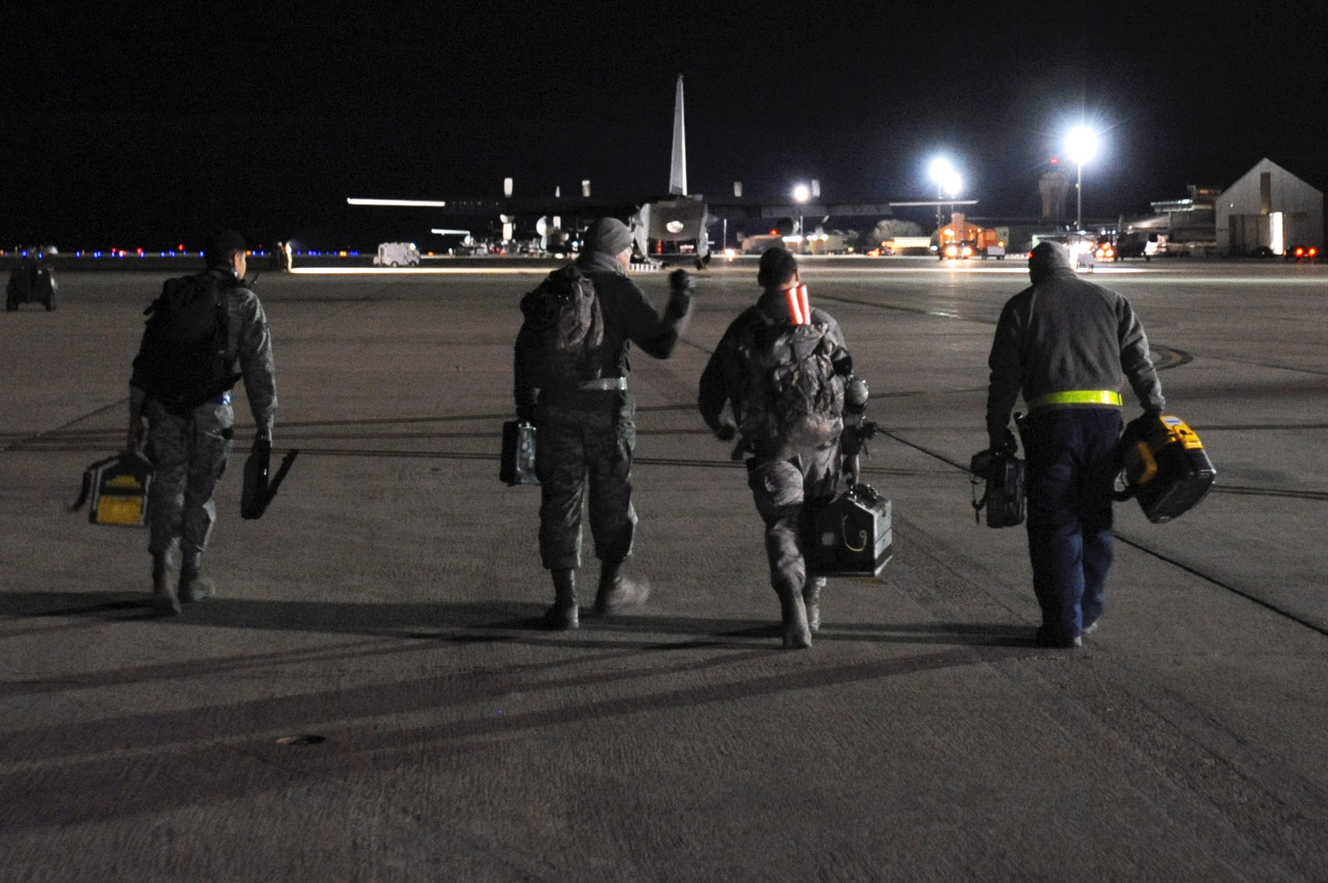 Late shift: keeping planes flying > Air Force Special Operations ...