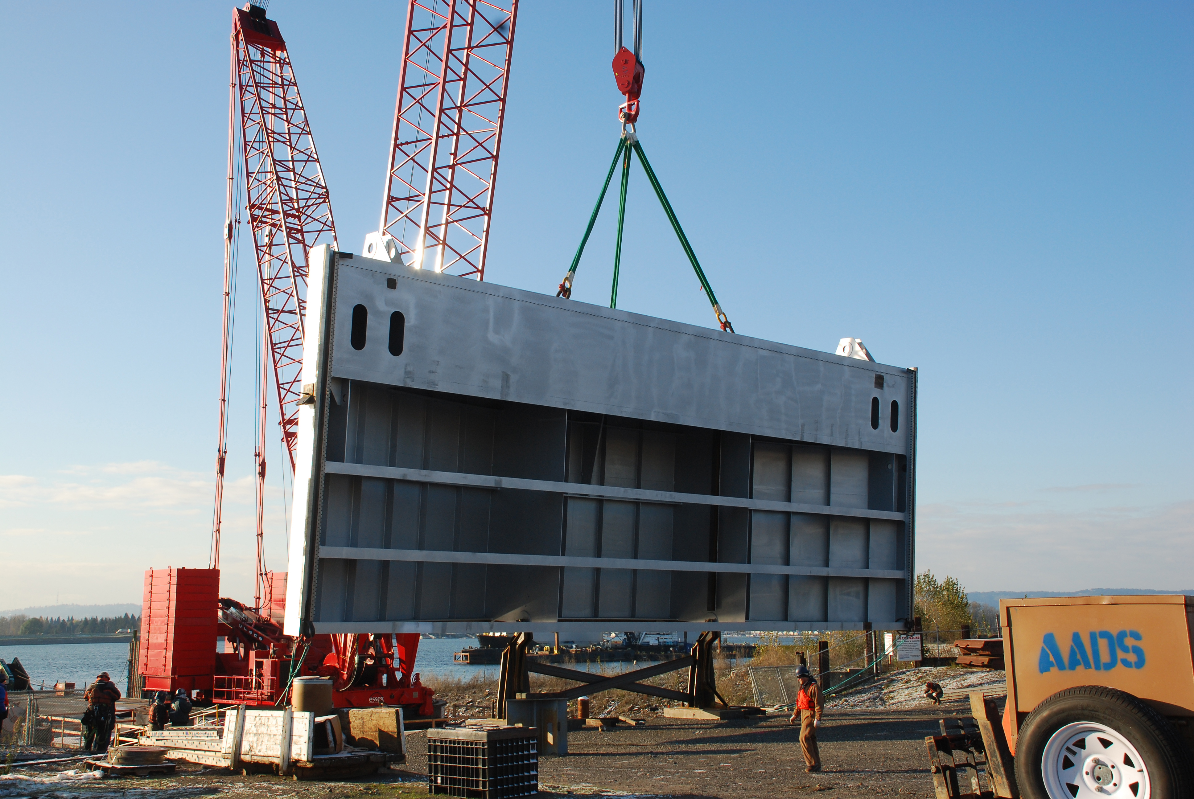 John Day gate moves into position
