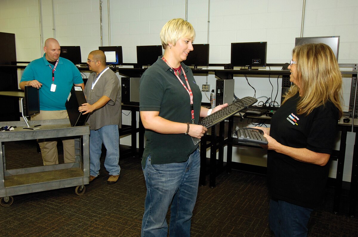 New IT service center opens in Bldg. 9001 > Tinker Air Force Base ...