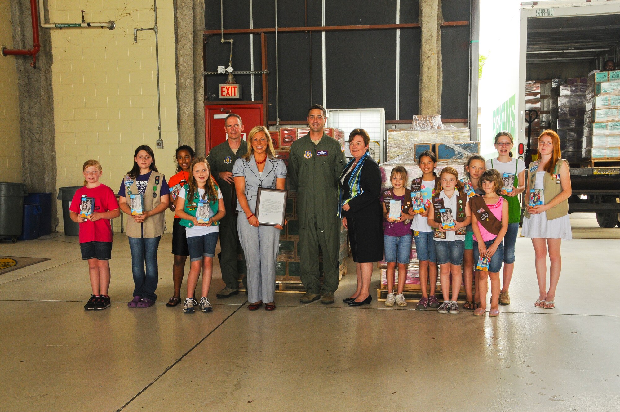 Local Girl Scouts share cookies with 916th Air Refueling Wing > 916th ...