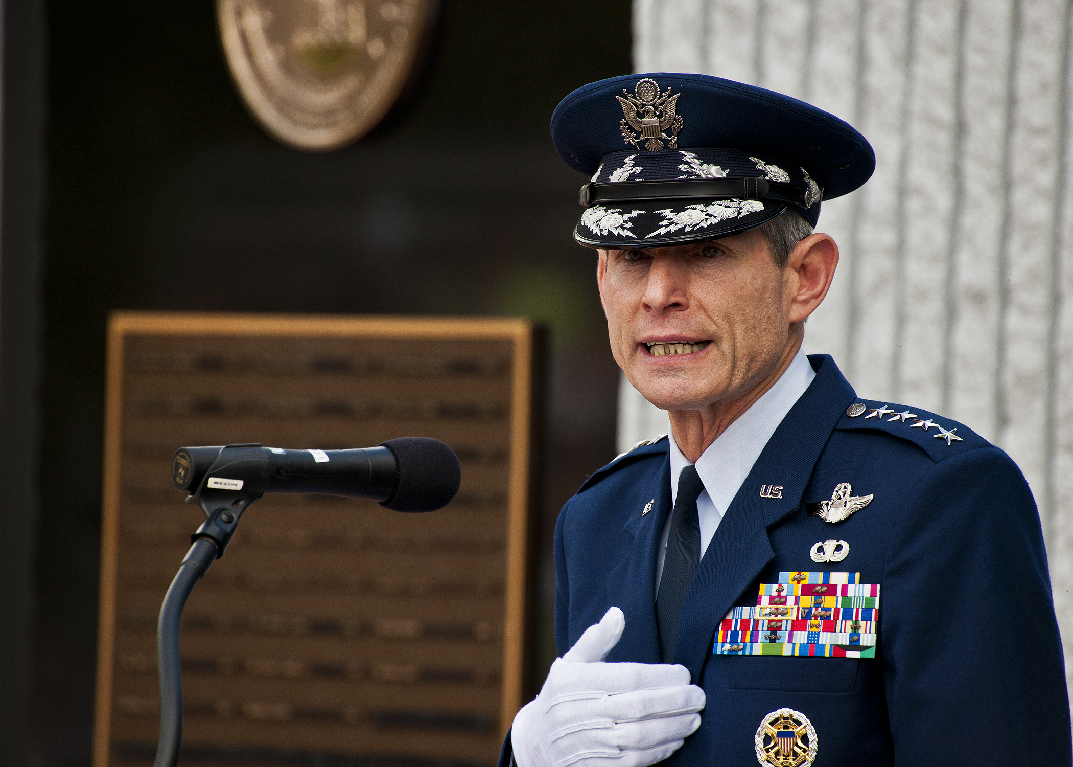 Fallen honored at EOD memorial ceremony > Air Force > Article Display