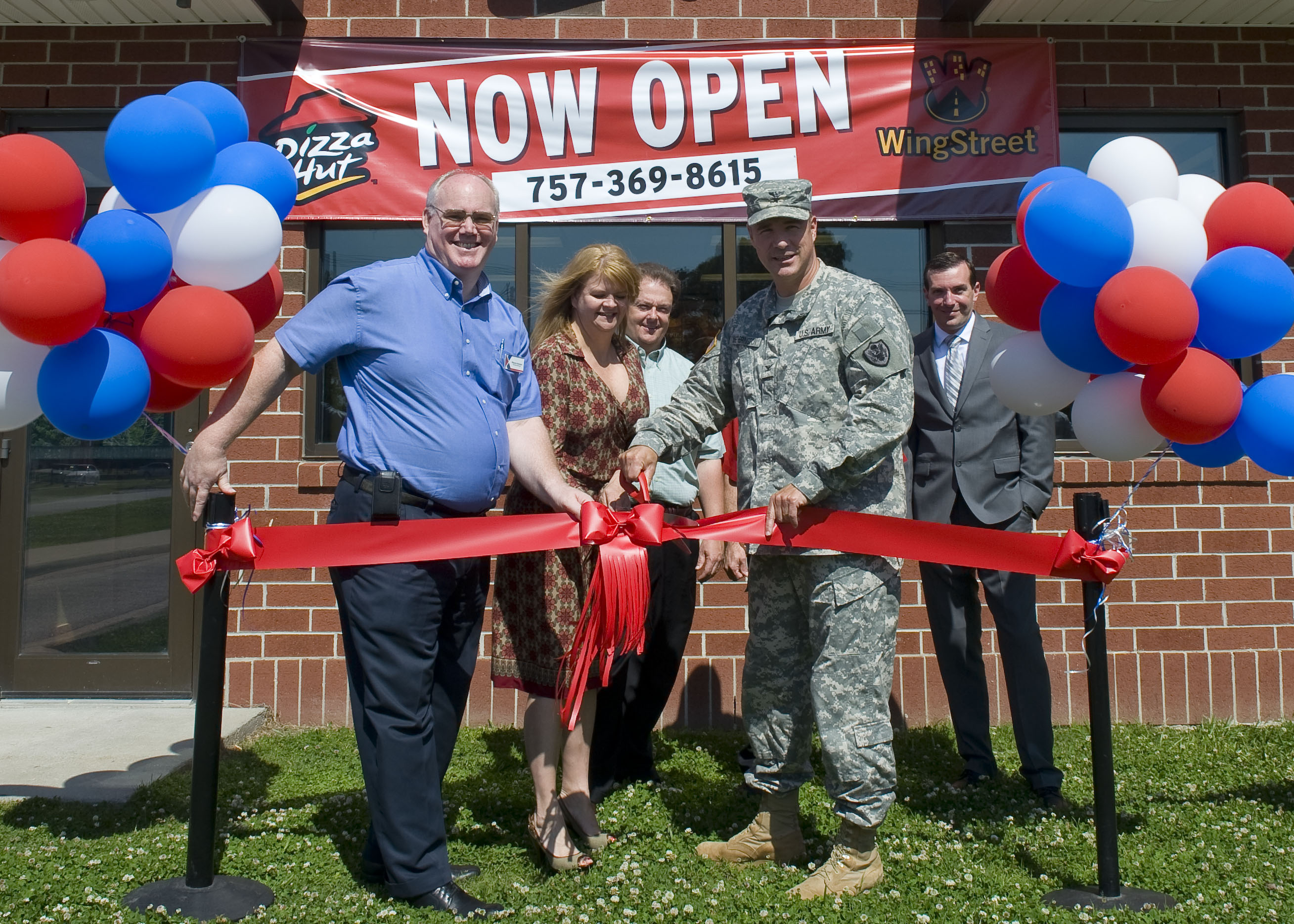 Ft. Eustis welcomes Pizza Hut > Joint Base Langley-Eustis > Article Display