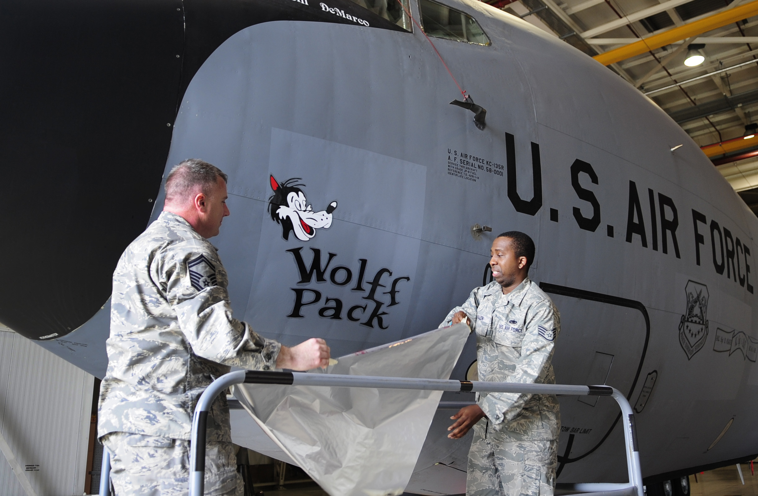 RAF Mildenhall honors World War II veterans during 100th Bomb Group ...