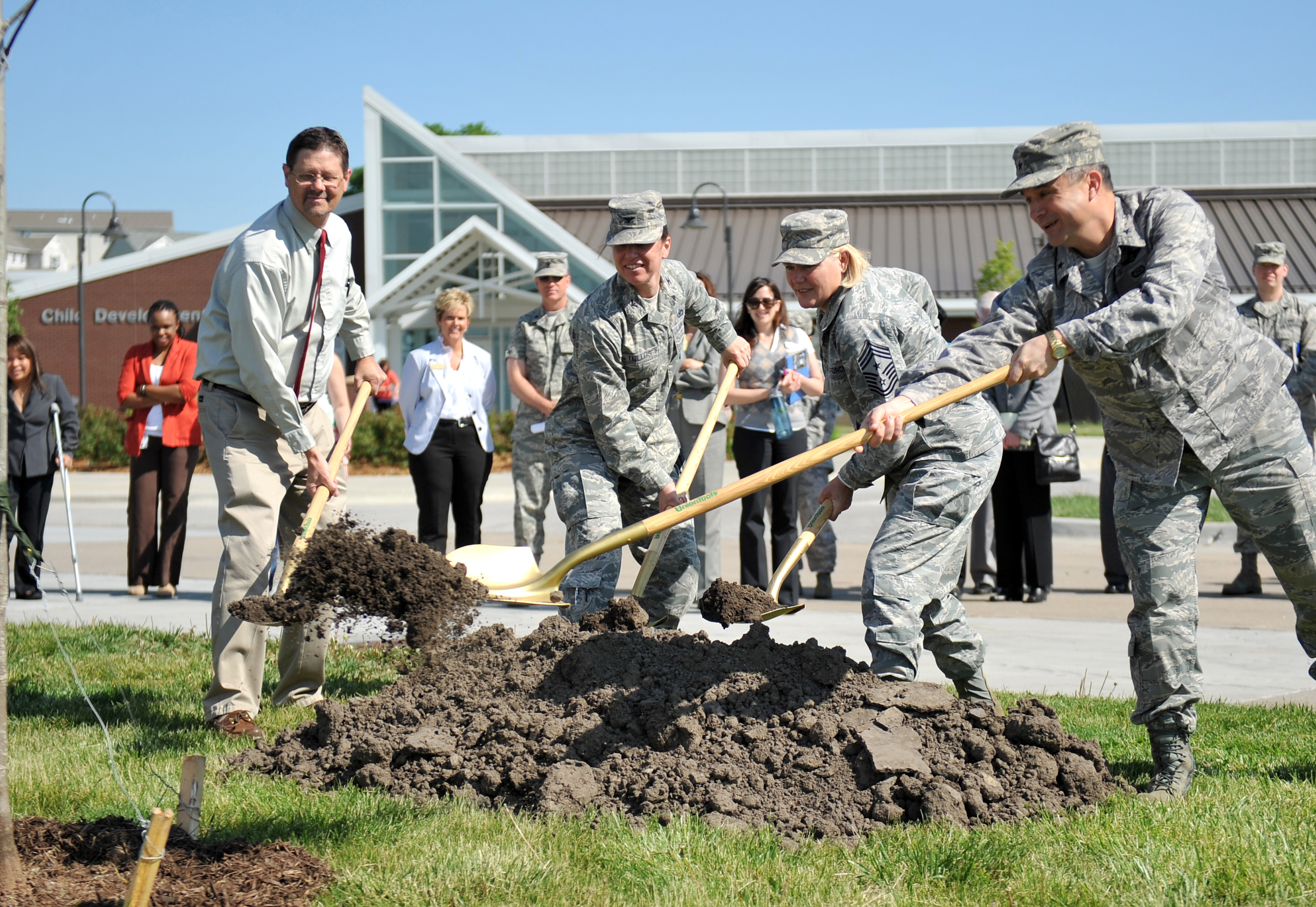 Team Offutt celebrates Arbor Day > Offutt Air Force Base > Article Display