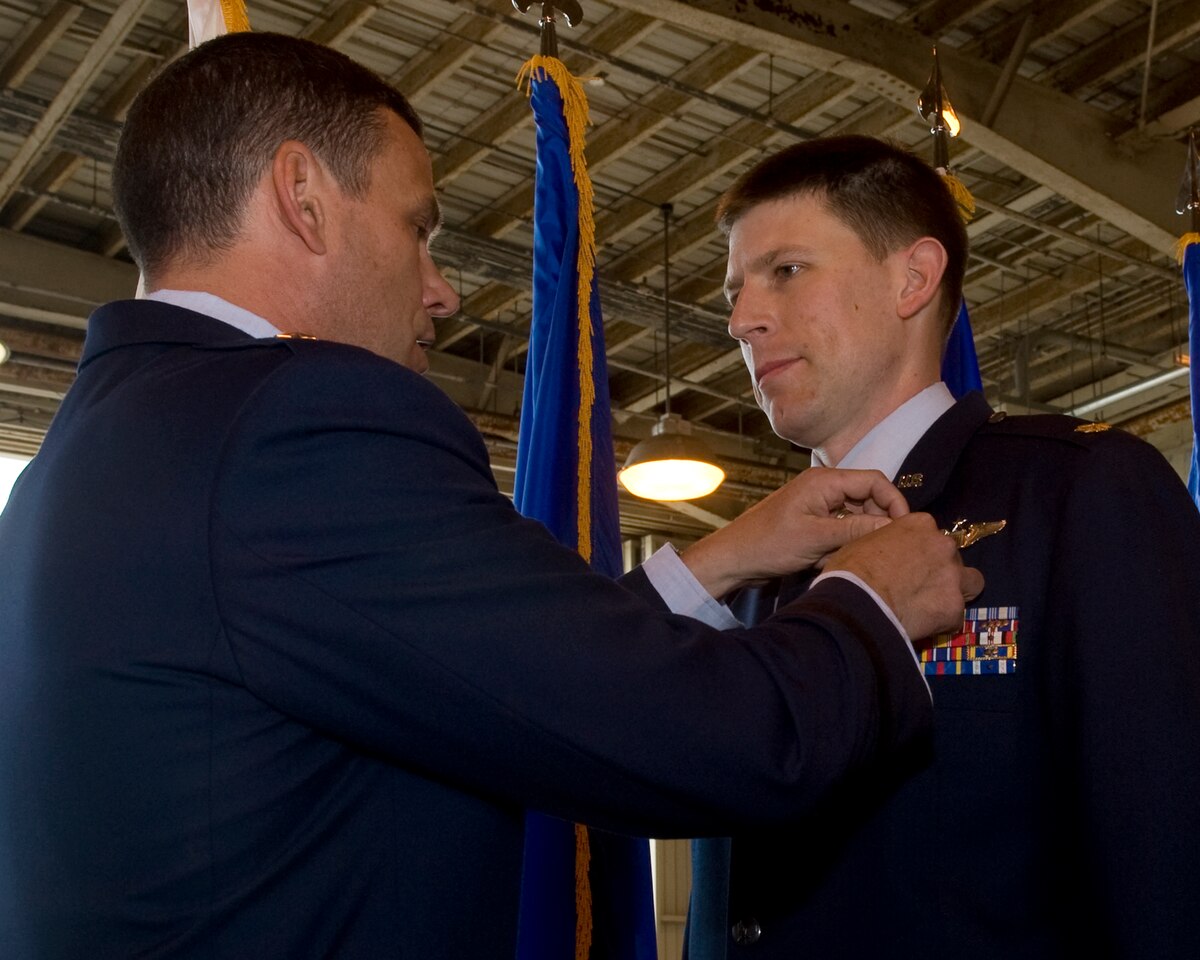 Jolly Green pilots receive Distinguished Flying Crosses, AF award ...