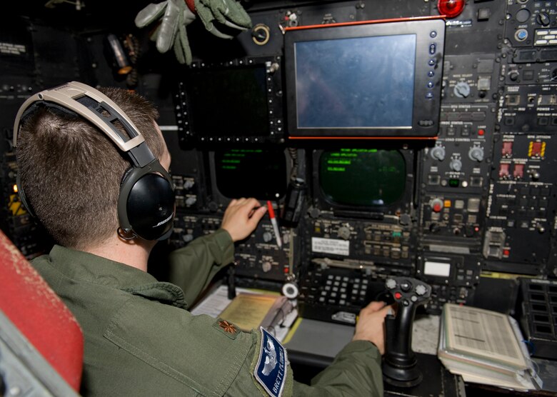 B-52H radar navigator: on-time, on-target > Barksdale Air Force Base ...