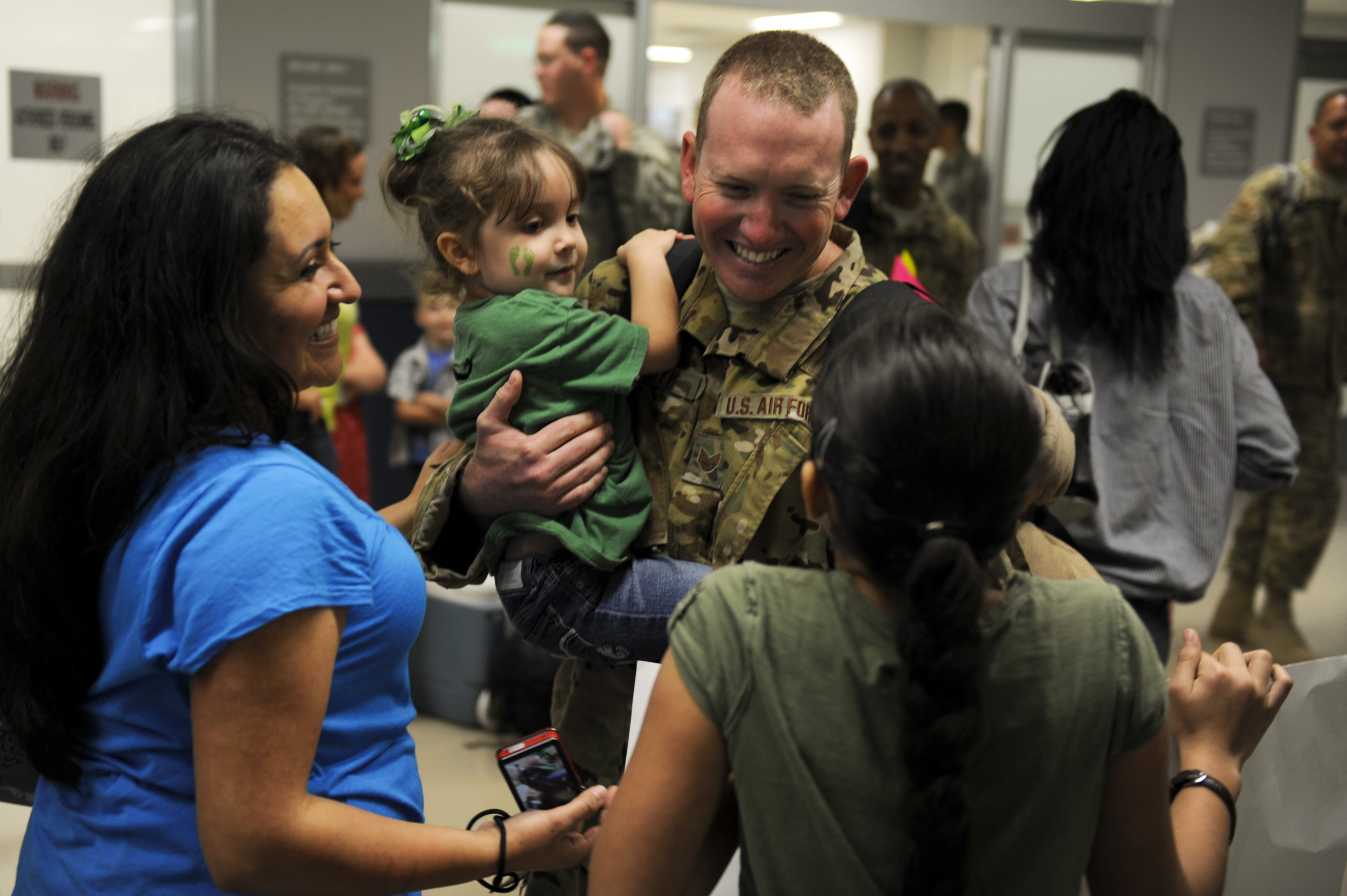 33rd RQS, 718th AMXS Airmen return home, reunite with families > Kadena ...